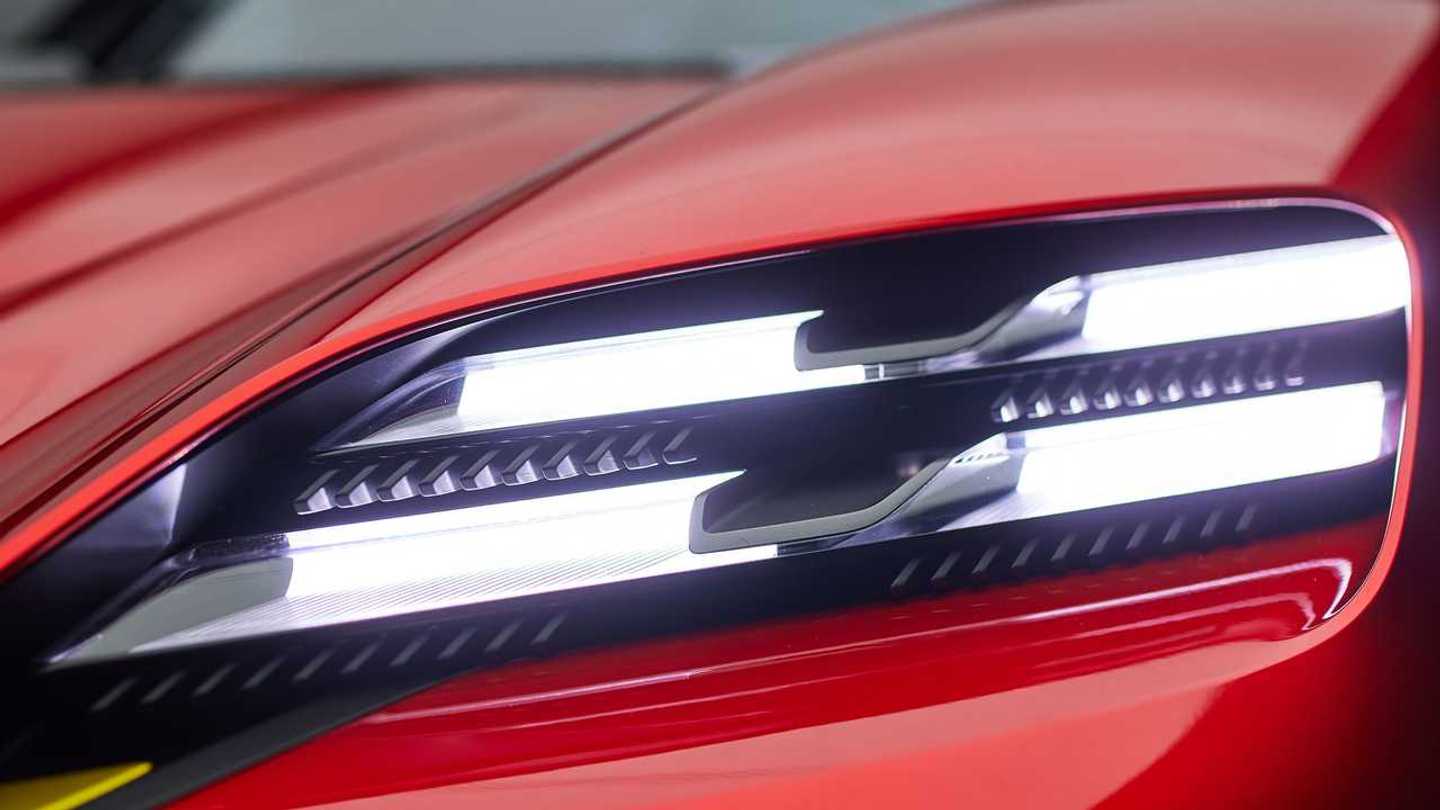 Comment les feux des voitures sont aussi devenus un outil marketing