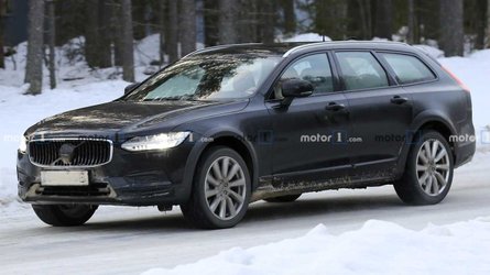 Volvo V90 Cross Country Haberleri ve İncelemeleri | Motor1.com