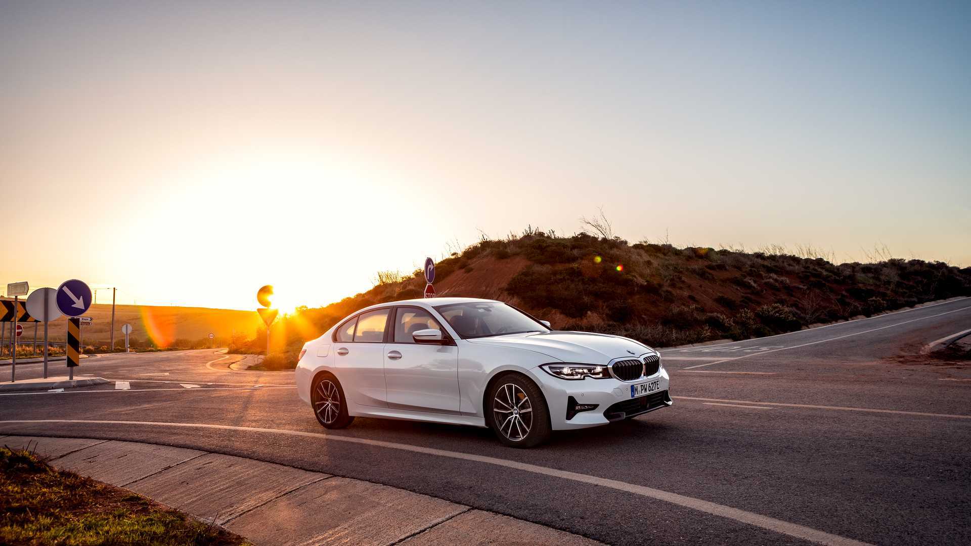 BMW 330e Gets 22 Miles Of EPA Electric Range But Is Not Efficient BMW 330e Gets 22 Miles Of EPA Electric Range But Is Not Efficient