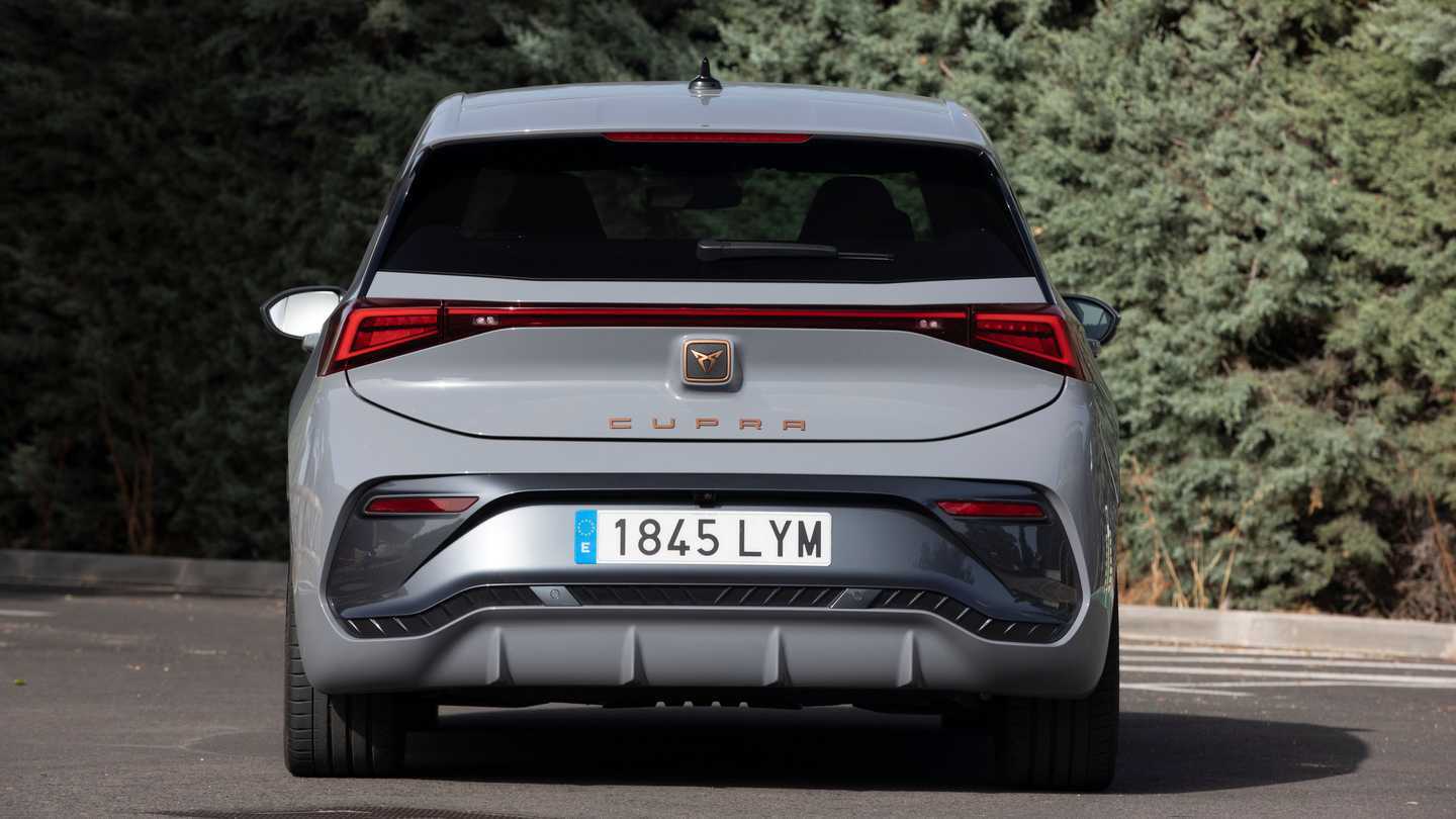 Probamos el CUPRA Born e-Boost de 77 kWh: ¿un Golf GTI eléctrico?