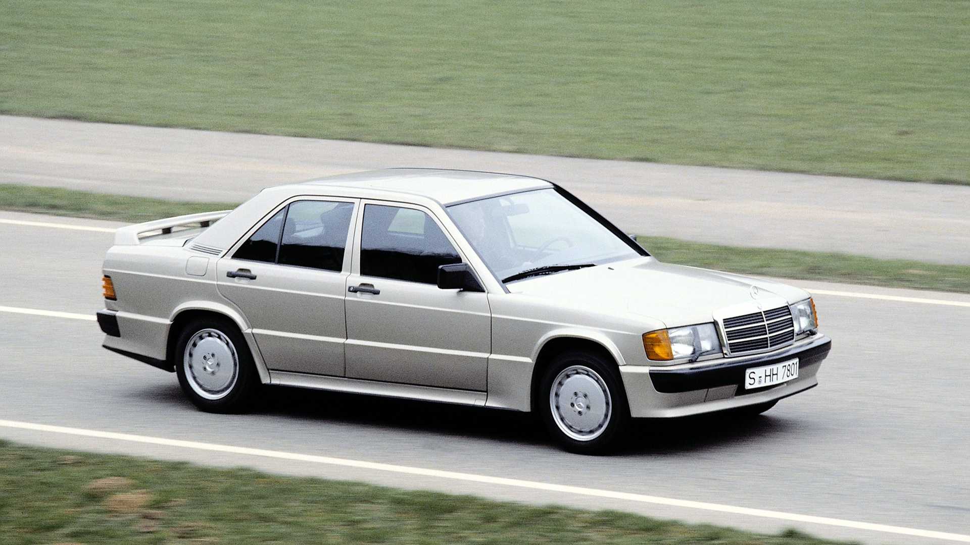Mercedes 190, la prima "media" di Mercedes compie 40 anni