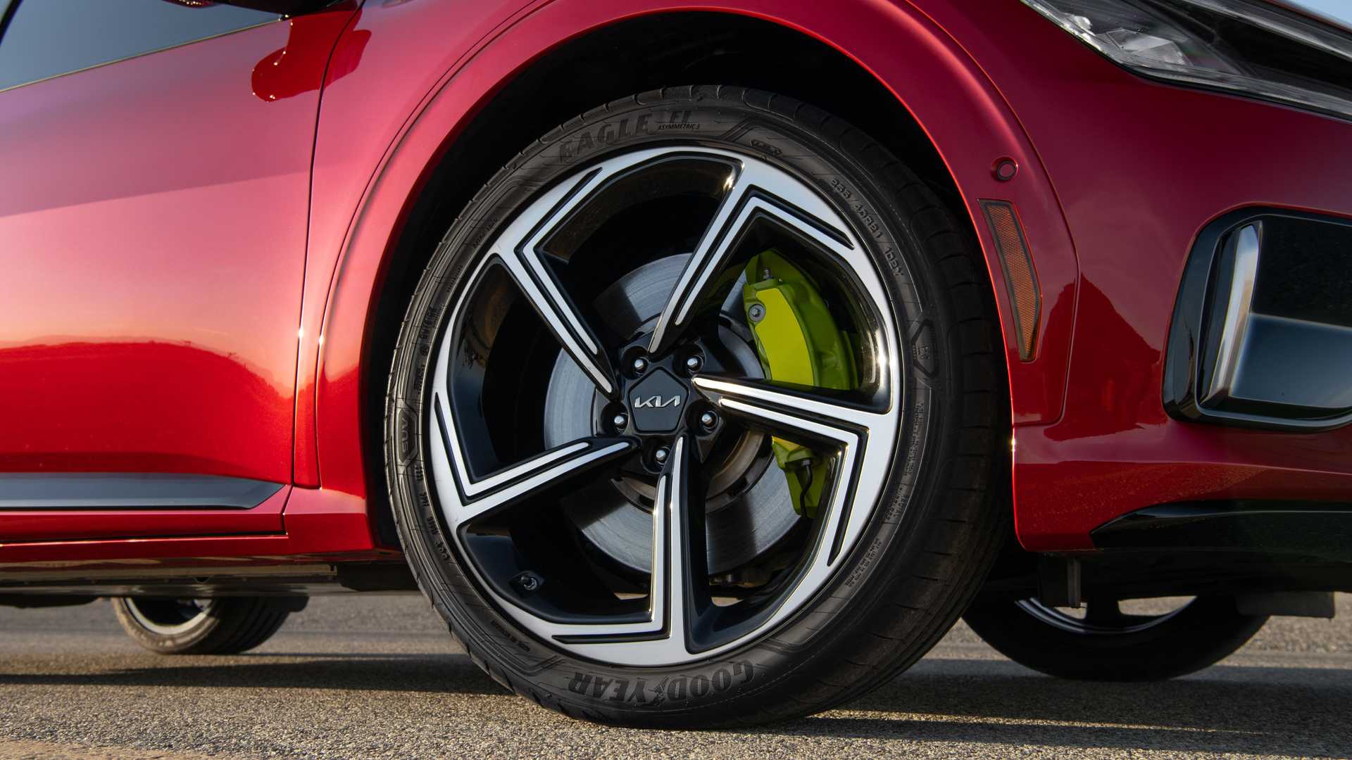 2023 Kia EV6 GT First Drive Review: White Smoke, Green Cred