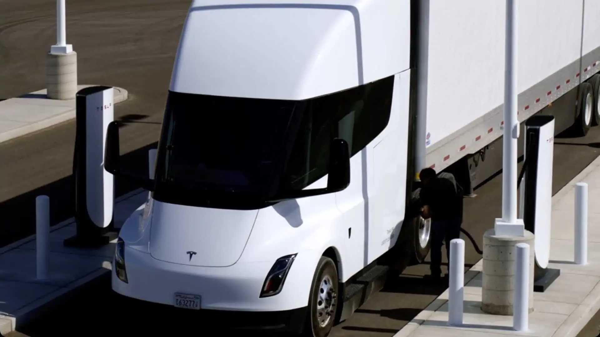 Tesla Semi, ci siamo: consegnato il primo esemplare
