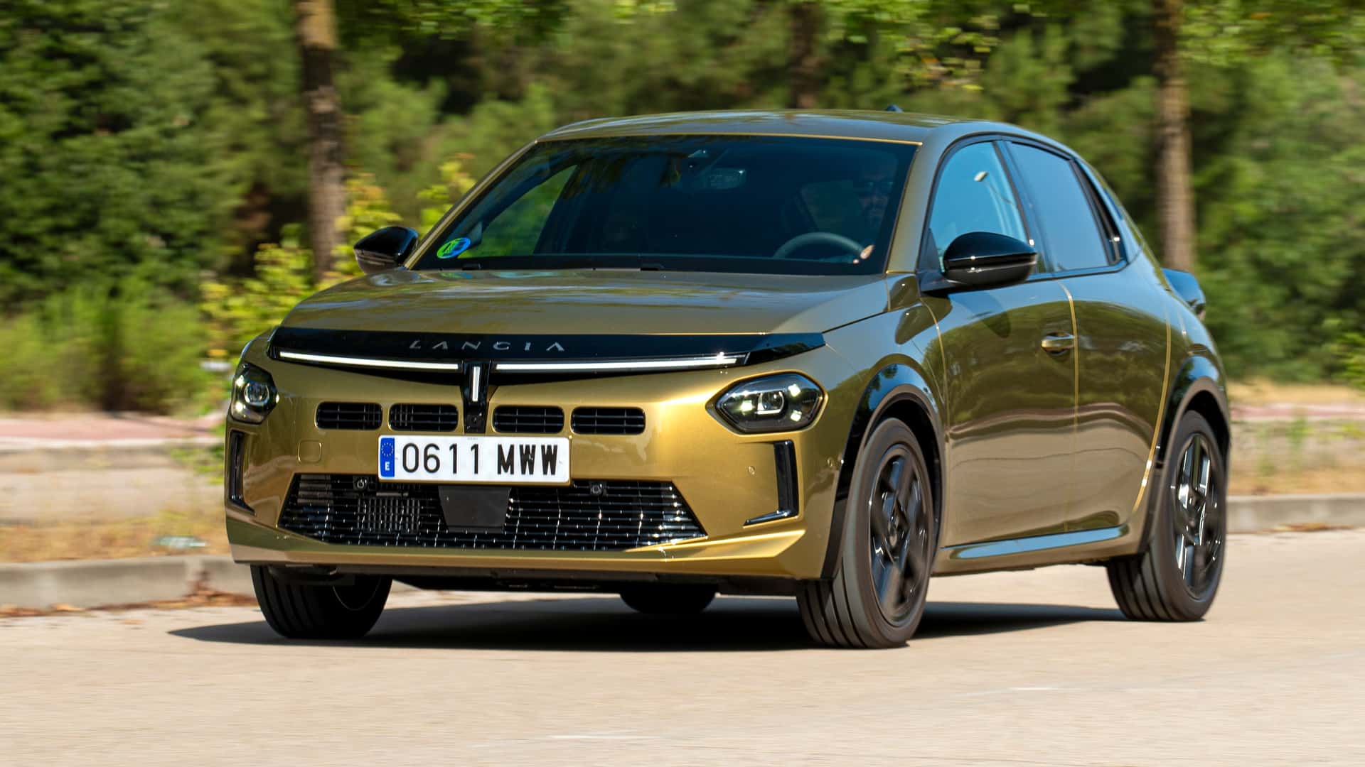 Lancia Ypsilon Ibrida 2025: conducimos el utilitario italiano ¿premium?