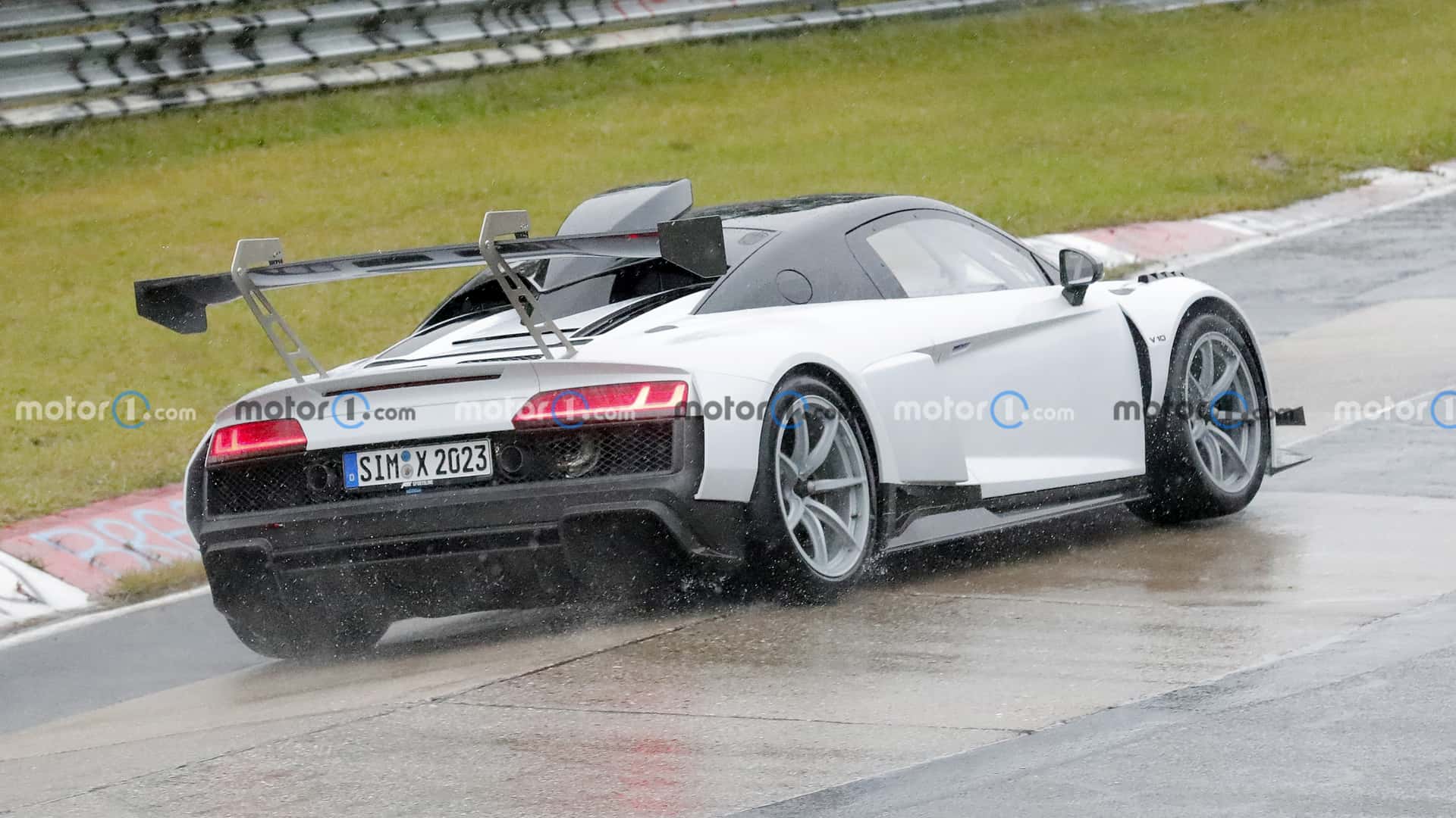 Audi R8 GT3, Nürburgring'de test edilirken görüntülendi