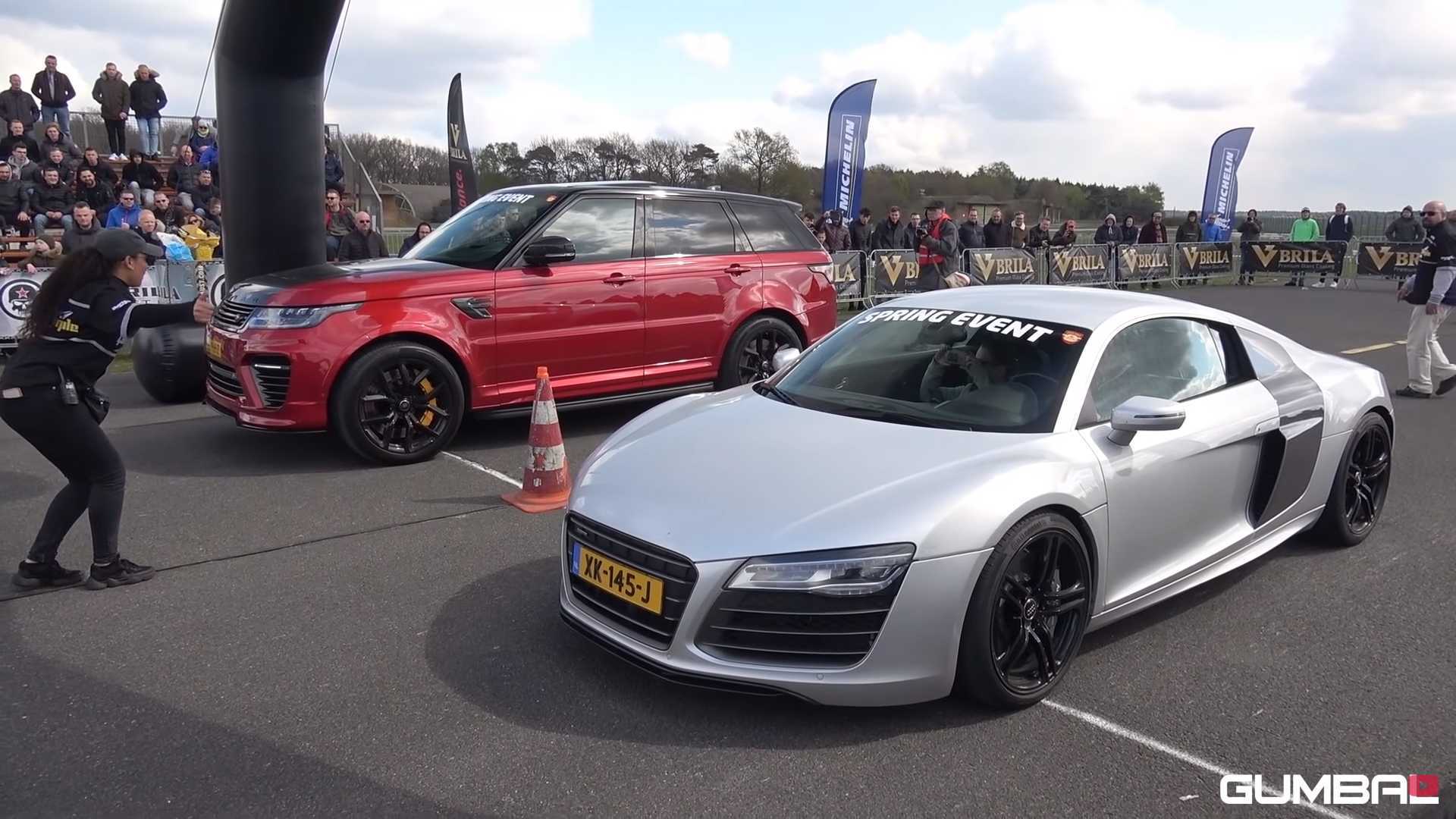 Range Rover Sport SVR, süper otomobiller ile drag yarışında