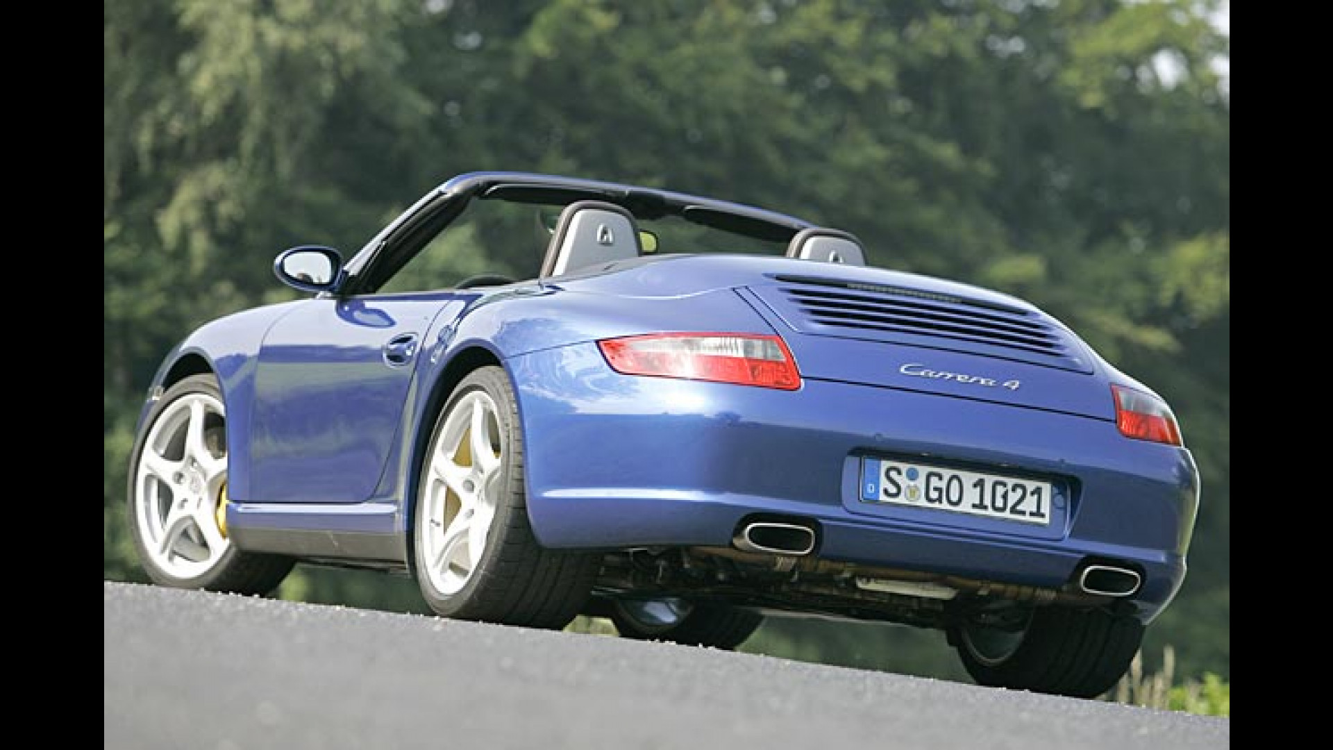 Open-Elf mit Asphalt-Kleber | Motor1.com Bilder