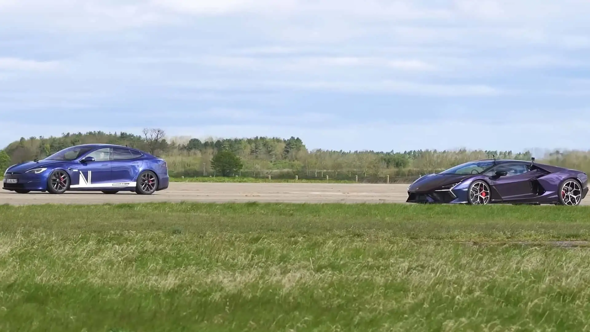 Lamborghini Revuelto Vs Tesla Model S Plaid Quick but Buggy
