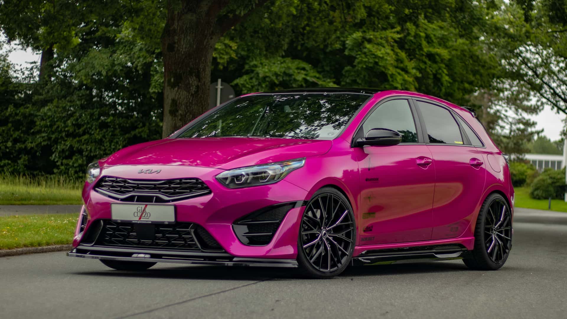Kia Ceed GT auf Project 3.0-Felgen: Think Pink