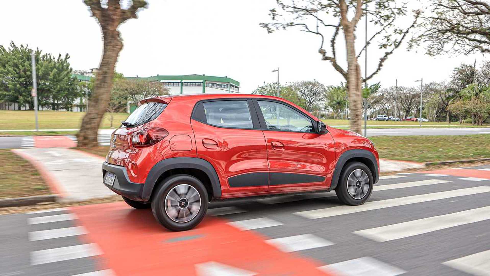 Renault Kwid Intense 2023: como anda e quanto consome com gasolina