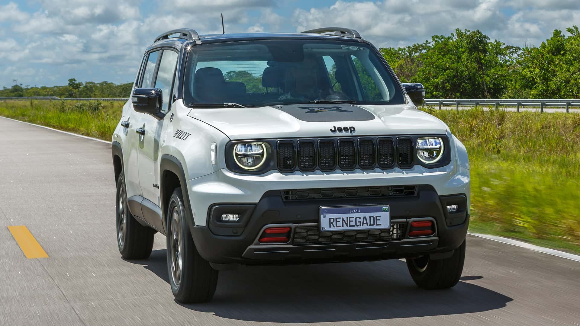 Jeep Renegade, que atingiu 700 mil unidades, terá híbrido em 2026