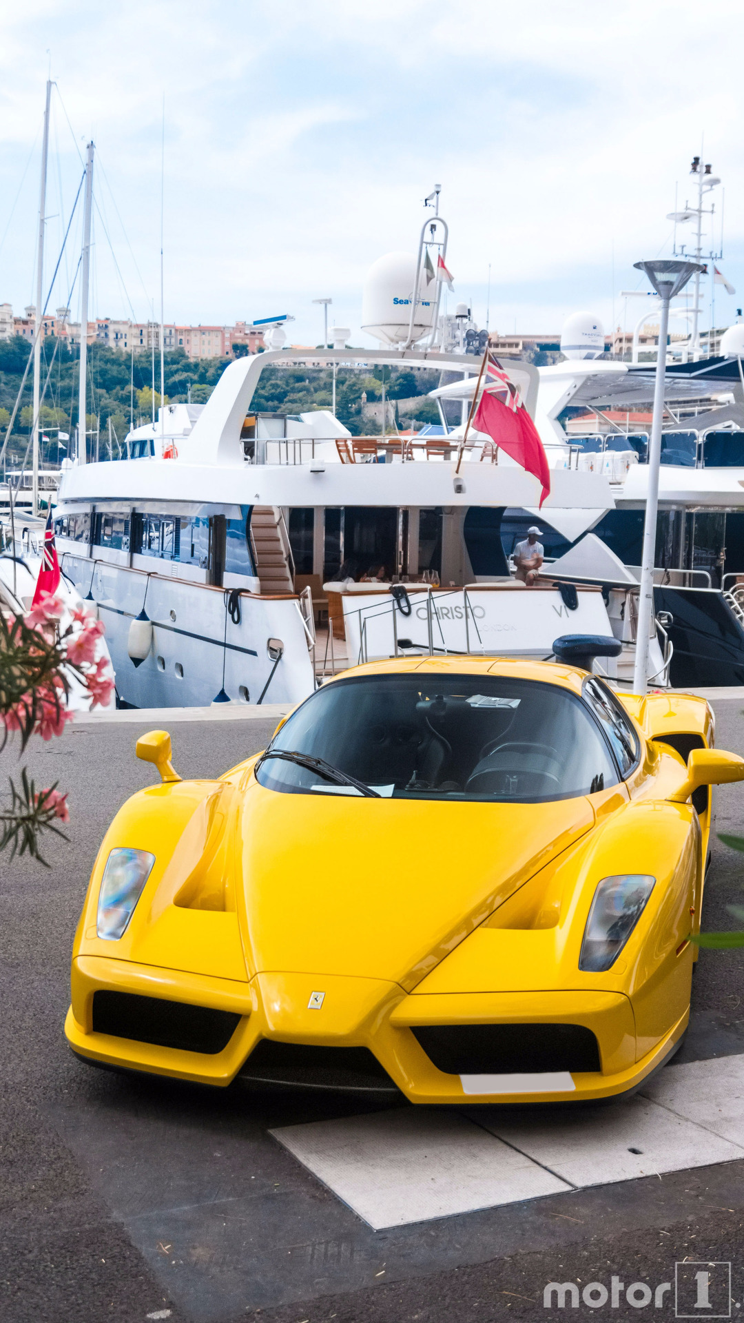 PHOTOS - 1320 ch et 2 Ferrari Enzo sur le port de Monaco