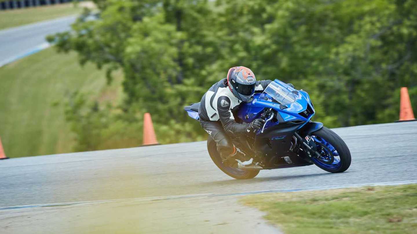 Ulasan Yamaha YZF-R7: Motor Supersport dengan Manuver yang Nyaman