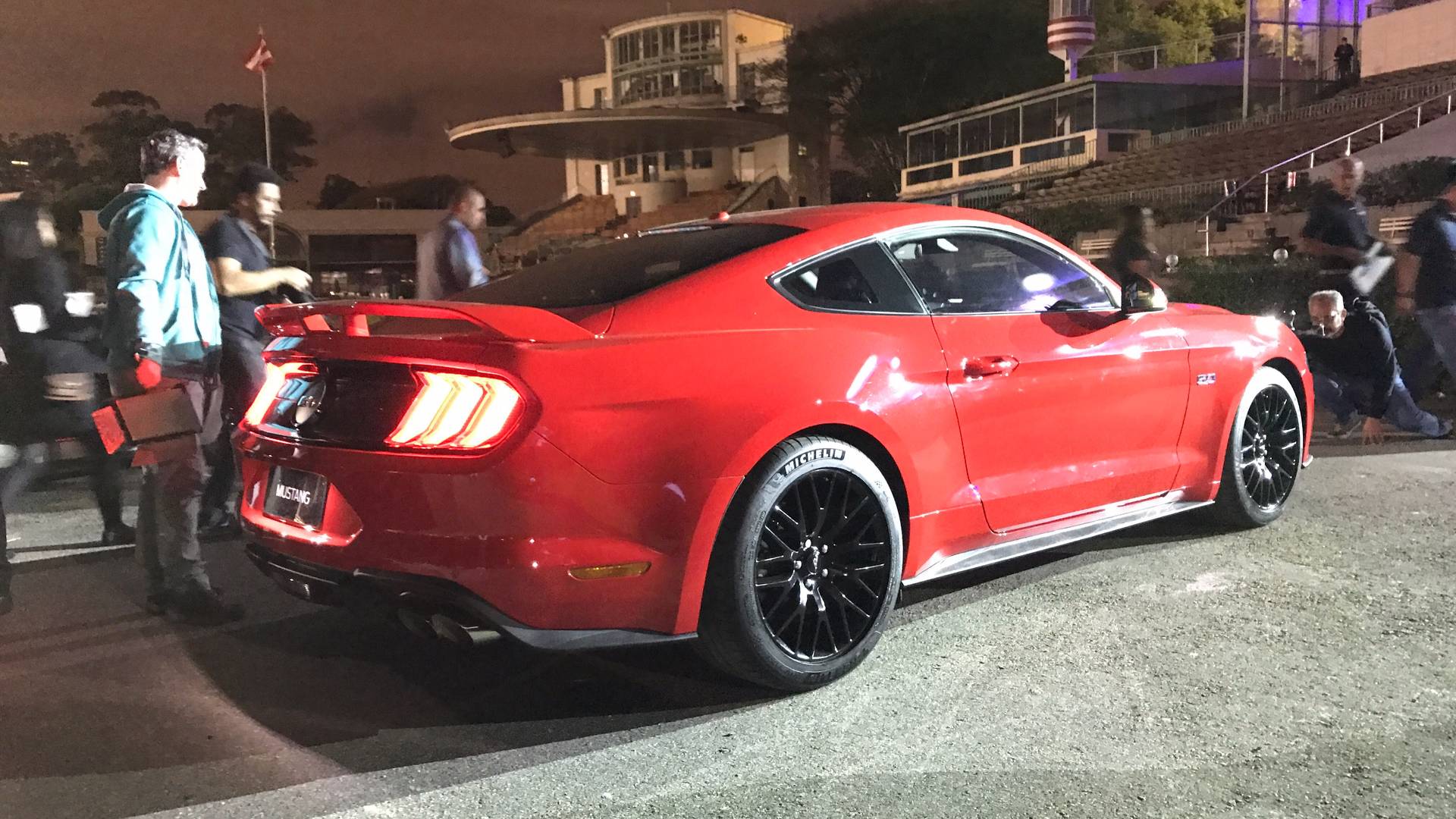 Ford faz entrega de primeira unidade do Mustang no Brasil