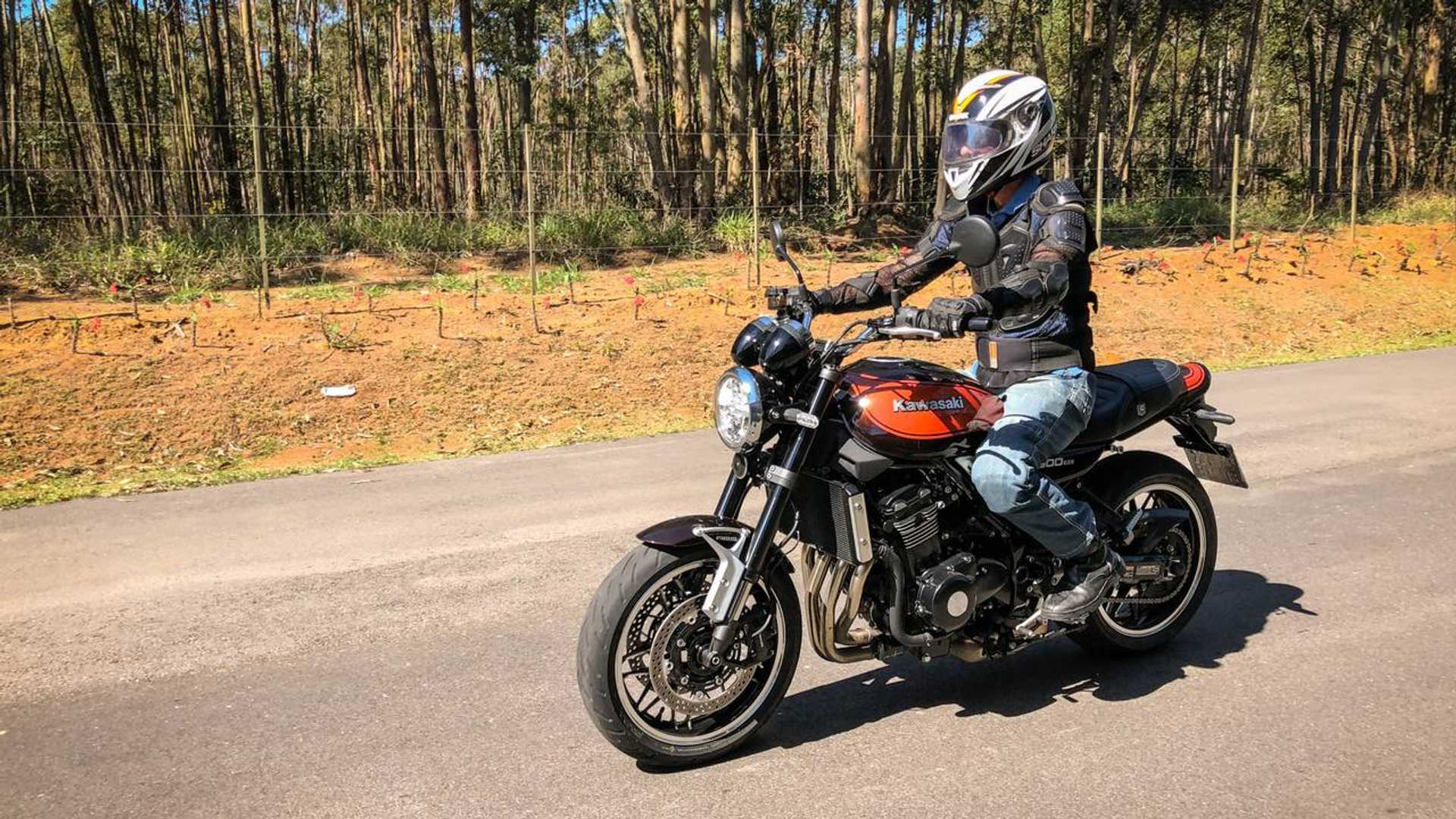 Avaliação: Kawasaki Z900 RS - Me engana que eu gosto!