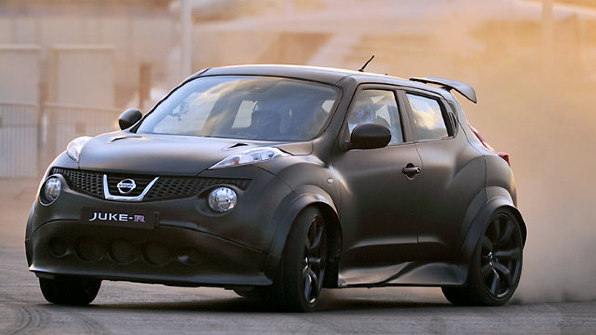 Nissan Juke-R: Renderings denken das irre SUV neu