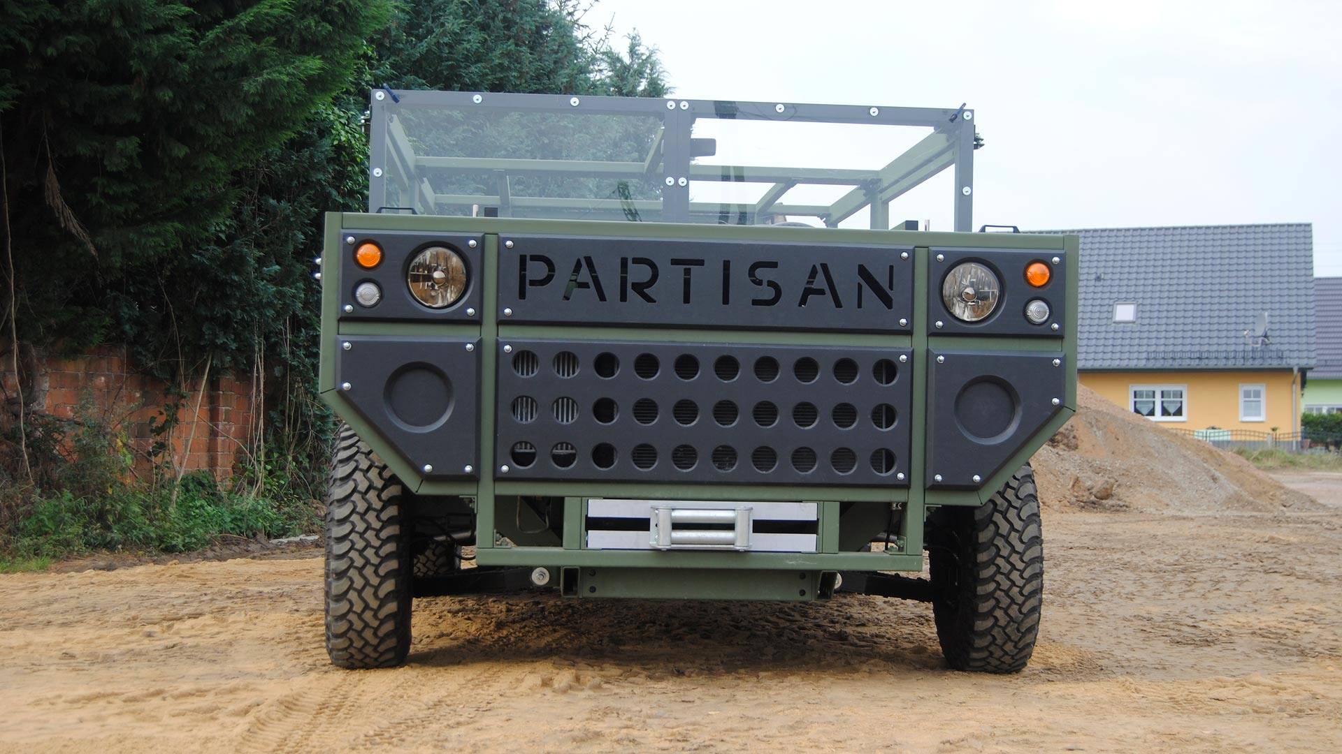 Partisan One: el único SUV del mundo cuadrado... e indestructible