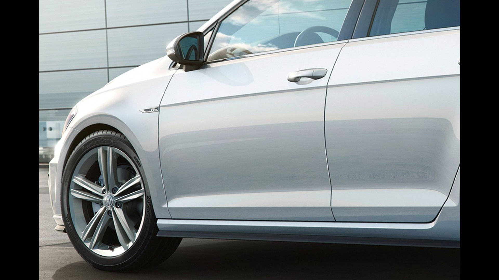 Volkswagen Golf R-Line restyling, fisico atletico