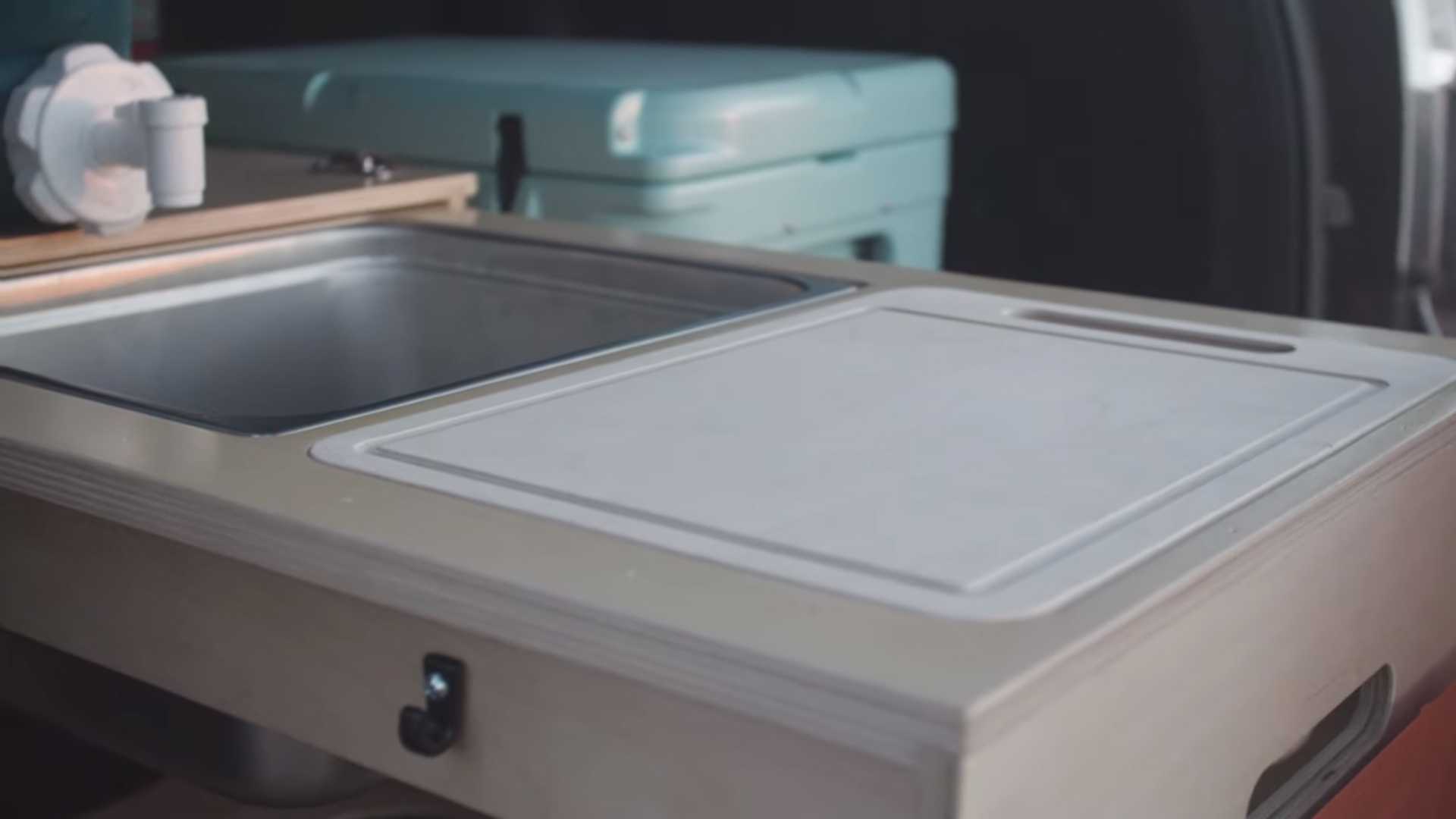 Nomad Kitchen, un módulo de cocina ideal para el campo