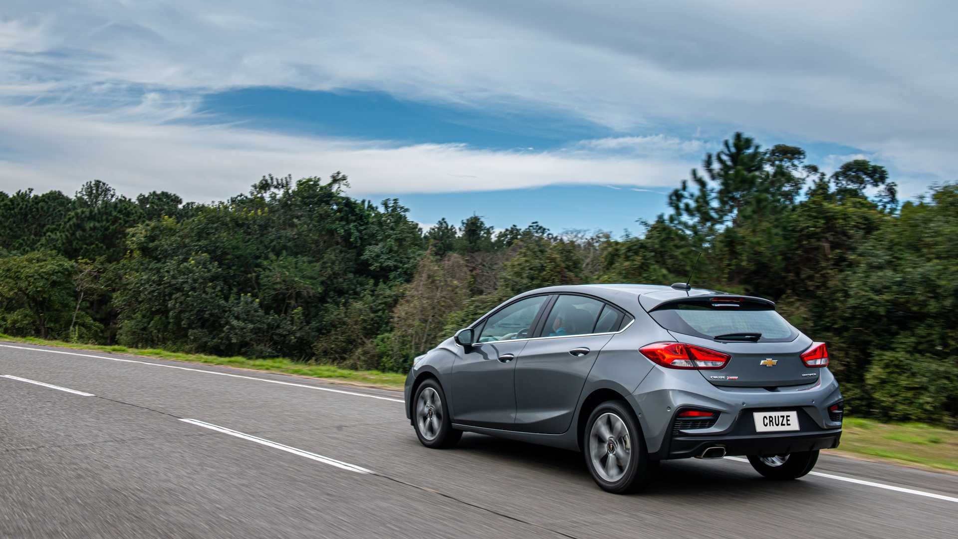 Teste: Chevrolet Cruze Sport6 Premier 2020 resistirá ao novo Tracker?