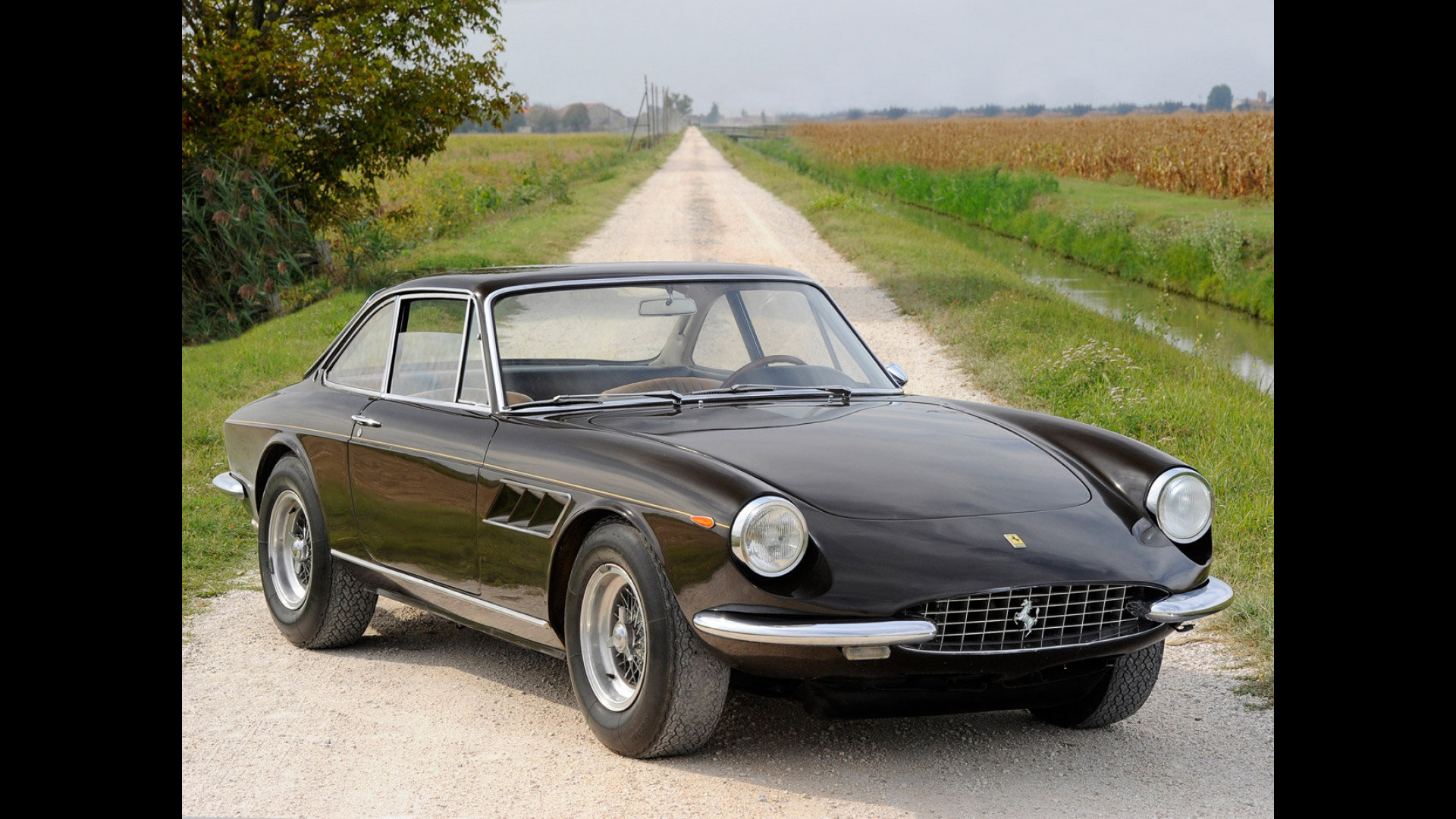 Ferrari GTC4Lusso, la tradizione del comfort