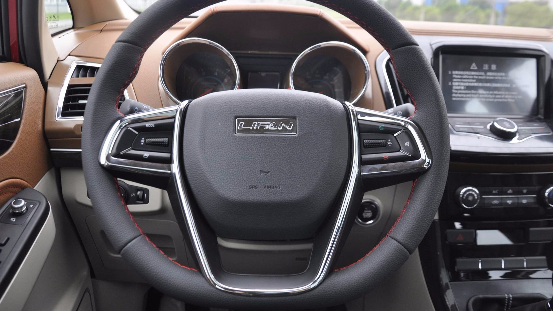 Volta Rápida - Lifan M7 acha que tem espaço no Brasil. Será?