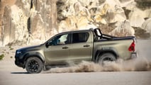Toyota Hilux Hybrid 48V, ecco la prova del primo pick-up ibrido
