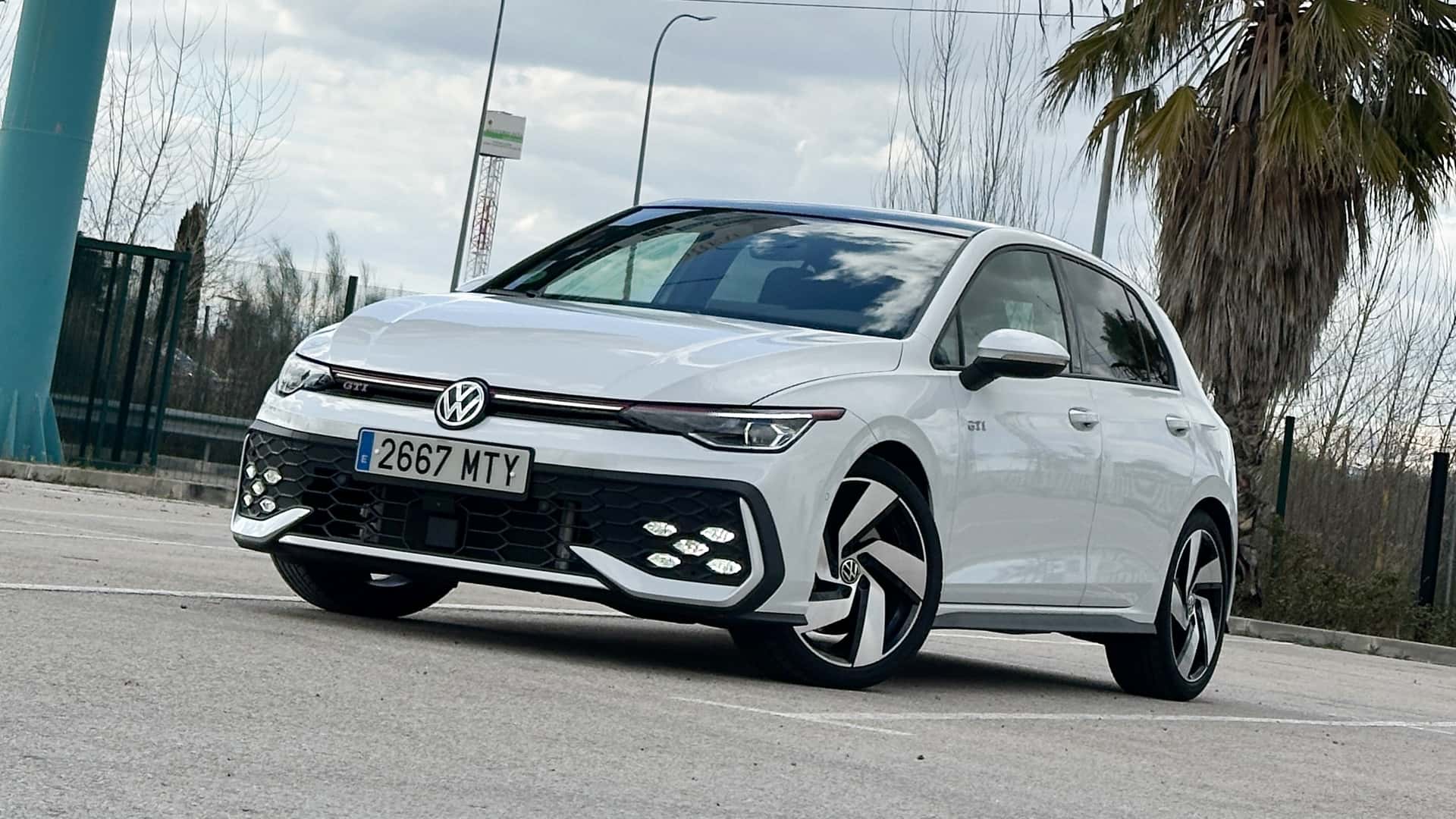 Oficial: VW confirma chegada do Golf GTI ao Brasil ainda em 2025