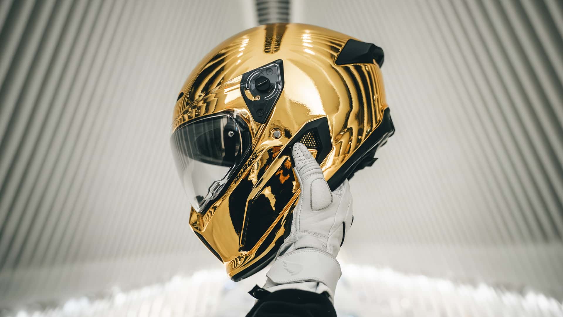 This Gold Chrome Motorcycle Helmet May Be The Boldest Of Statements ...