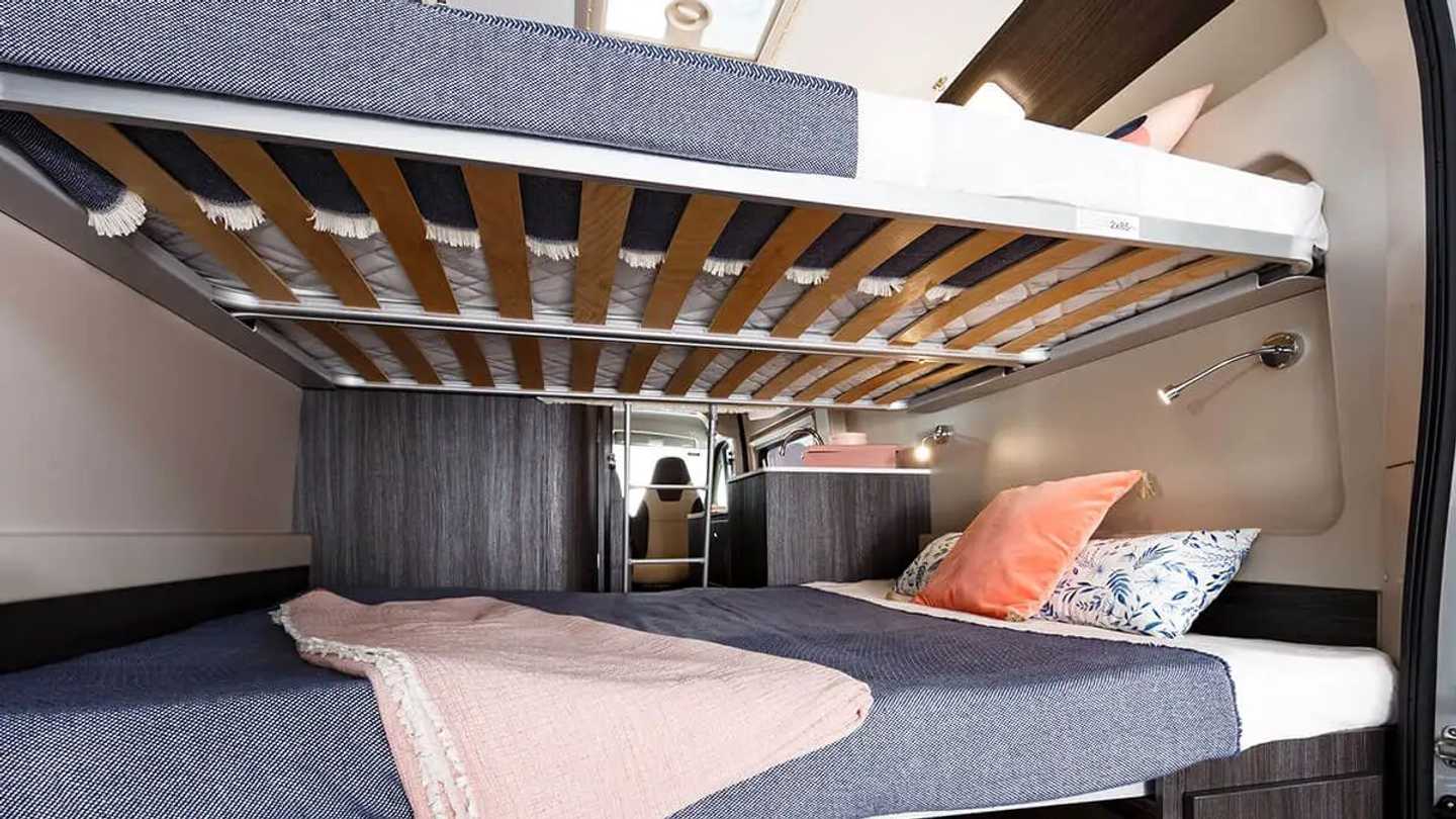 Esta furgoneta camper de Benimar lo tiene todo para el invierno