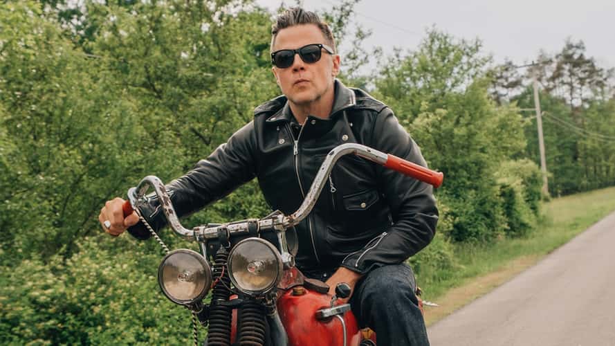 Articles by Robbie Bacon | RideApart.com