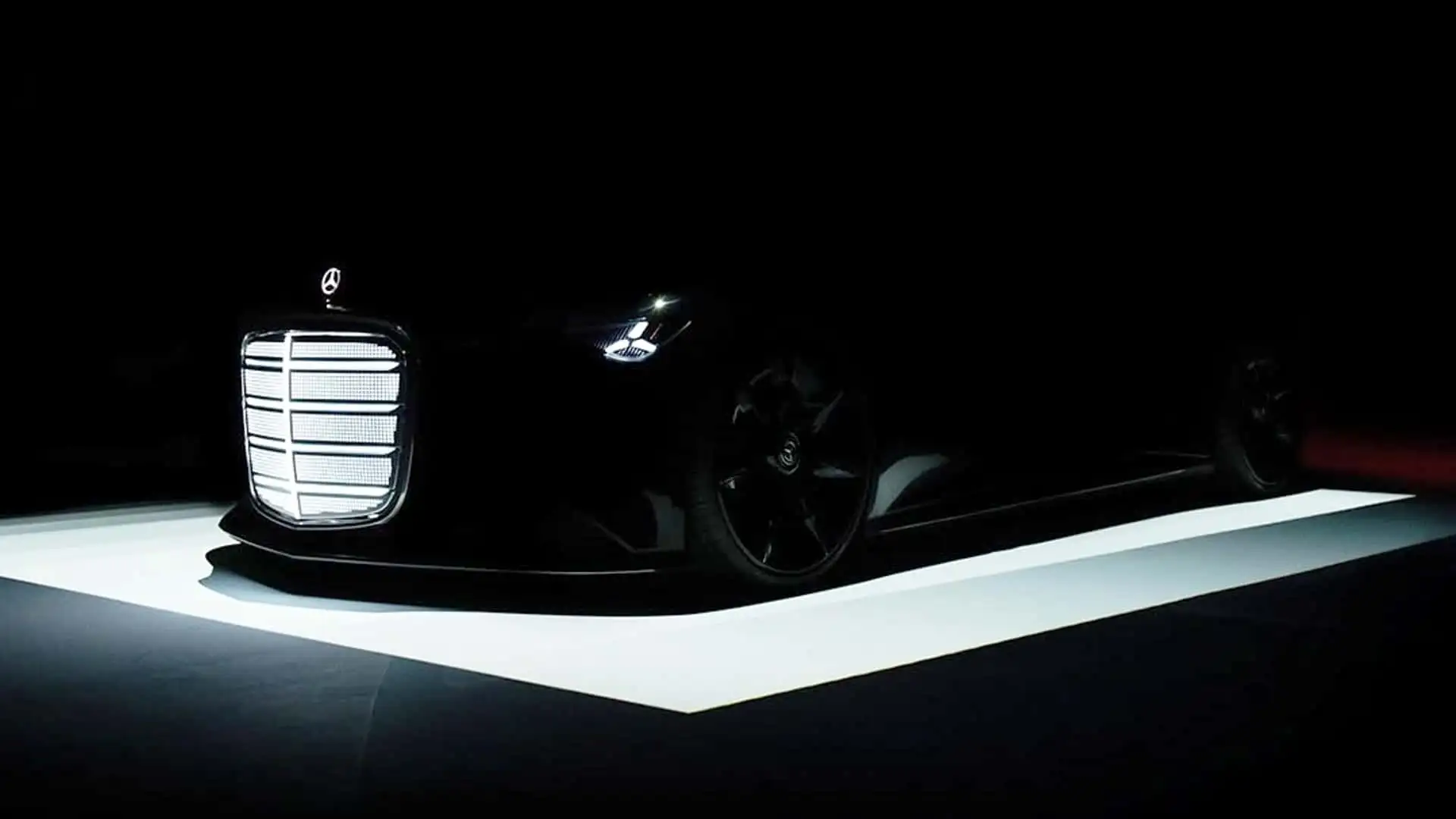 Mercedes-Benz Teases an Even Bigger Light-Up Grille. Is this the new S ...
