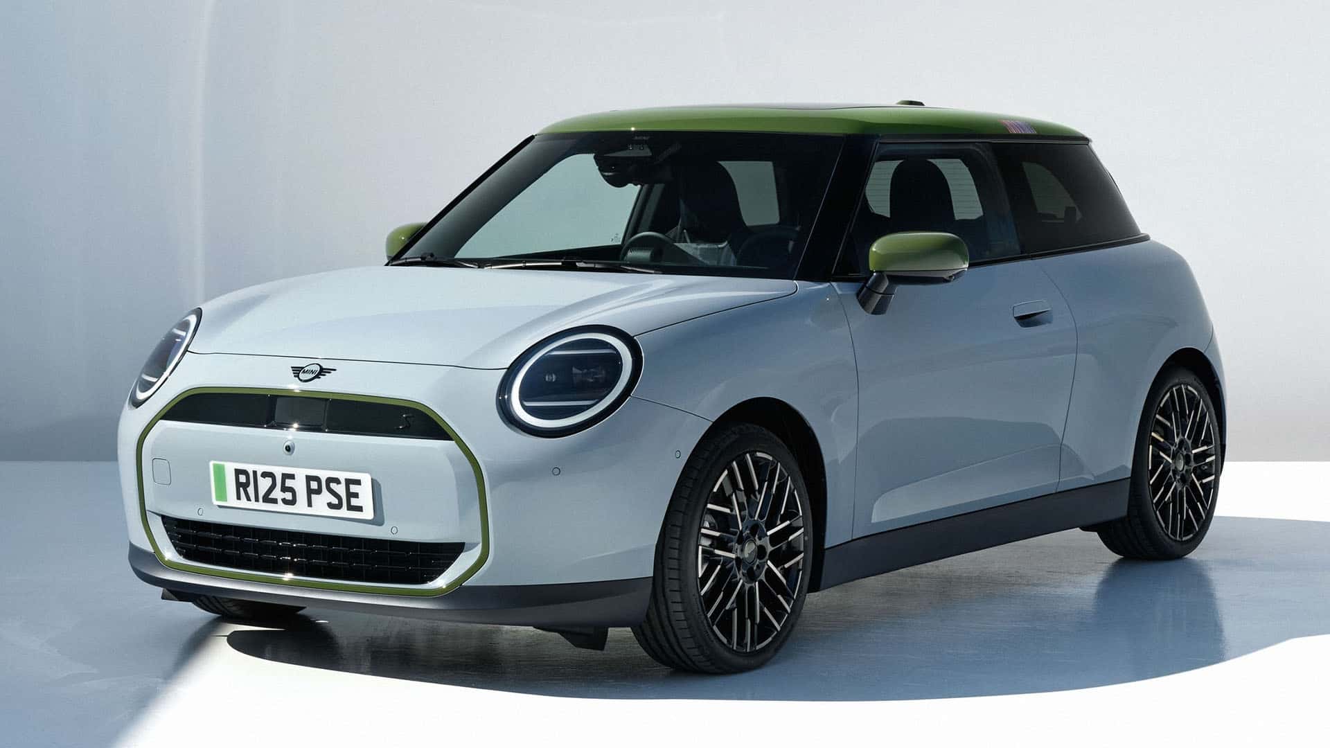Foto: Mini Cooper SE Paul Smith Edition (2025) | Motor1.com