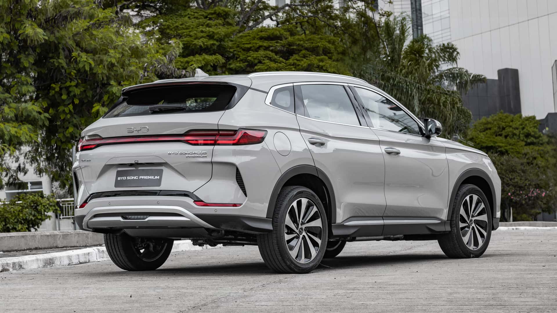 Com alterações visuais, BYD Song Plus Premium chega por R$ 299.800 ...