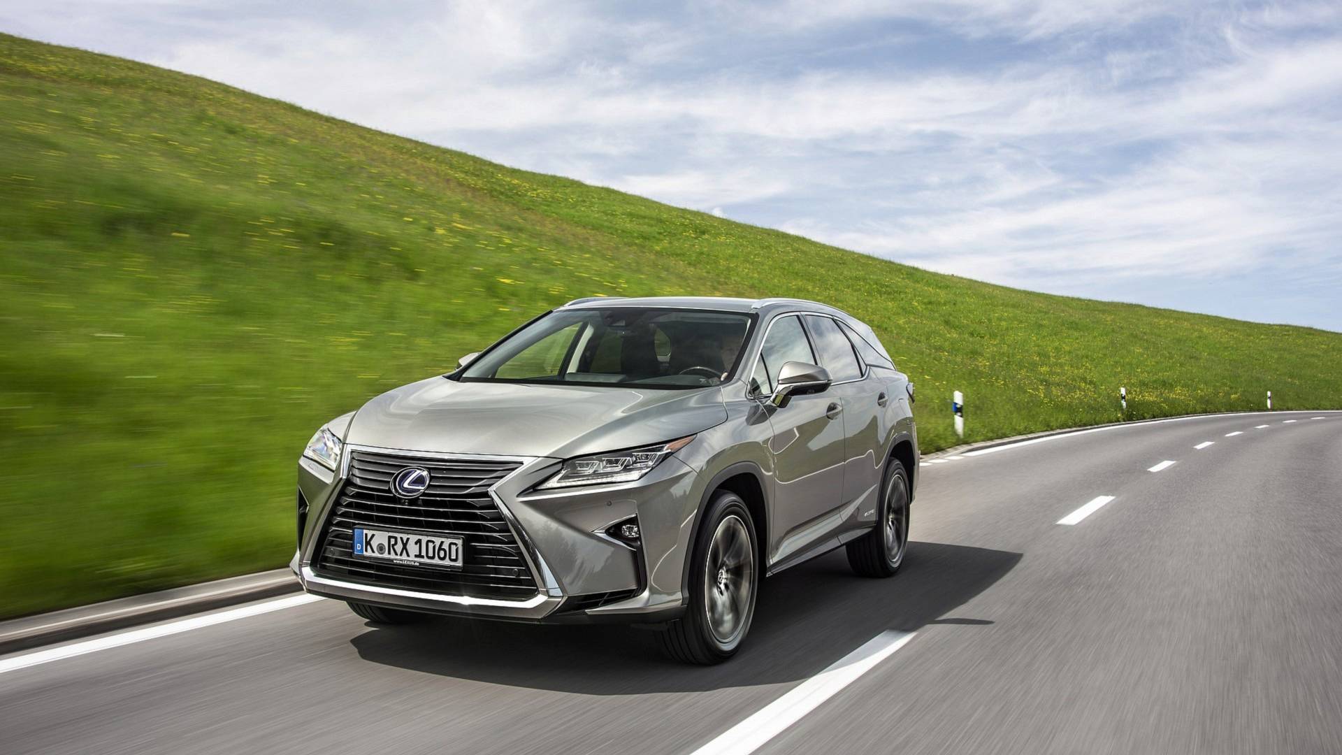 Lexus RX L Hybrid, la prova su strada | Motor1.com Foto