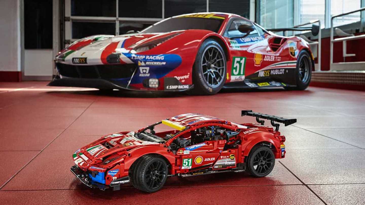 El Ferrari 488 GTE de carreras se convierte en un kit de Lego Technic