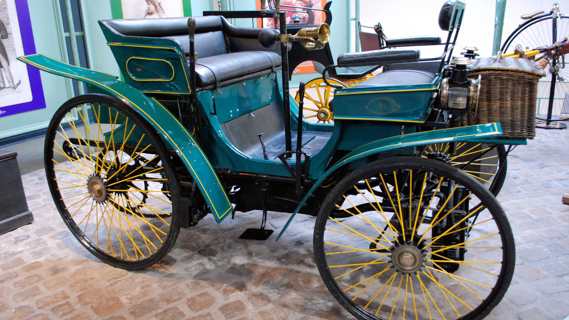 Rétromobile - Plus d'un siècle d'histoire sur le stand Peugeot