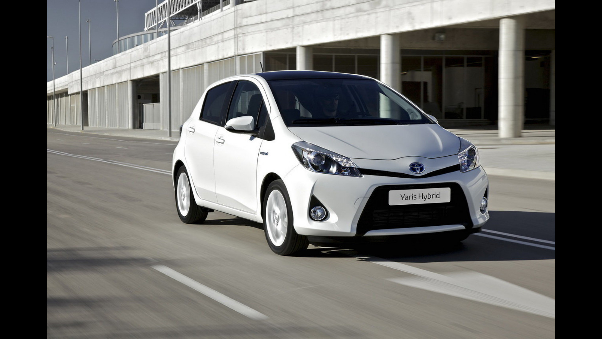 Toyota Yaris Hybrid: torna il genio, questa volta verde