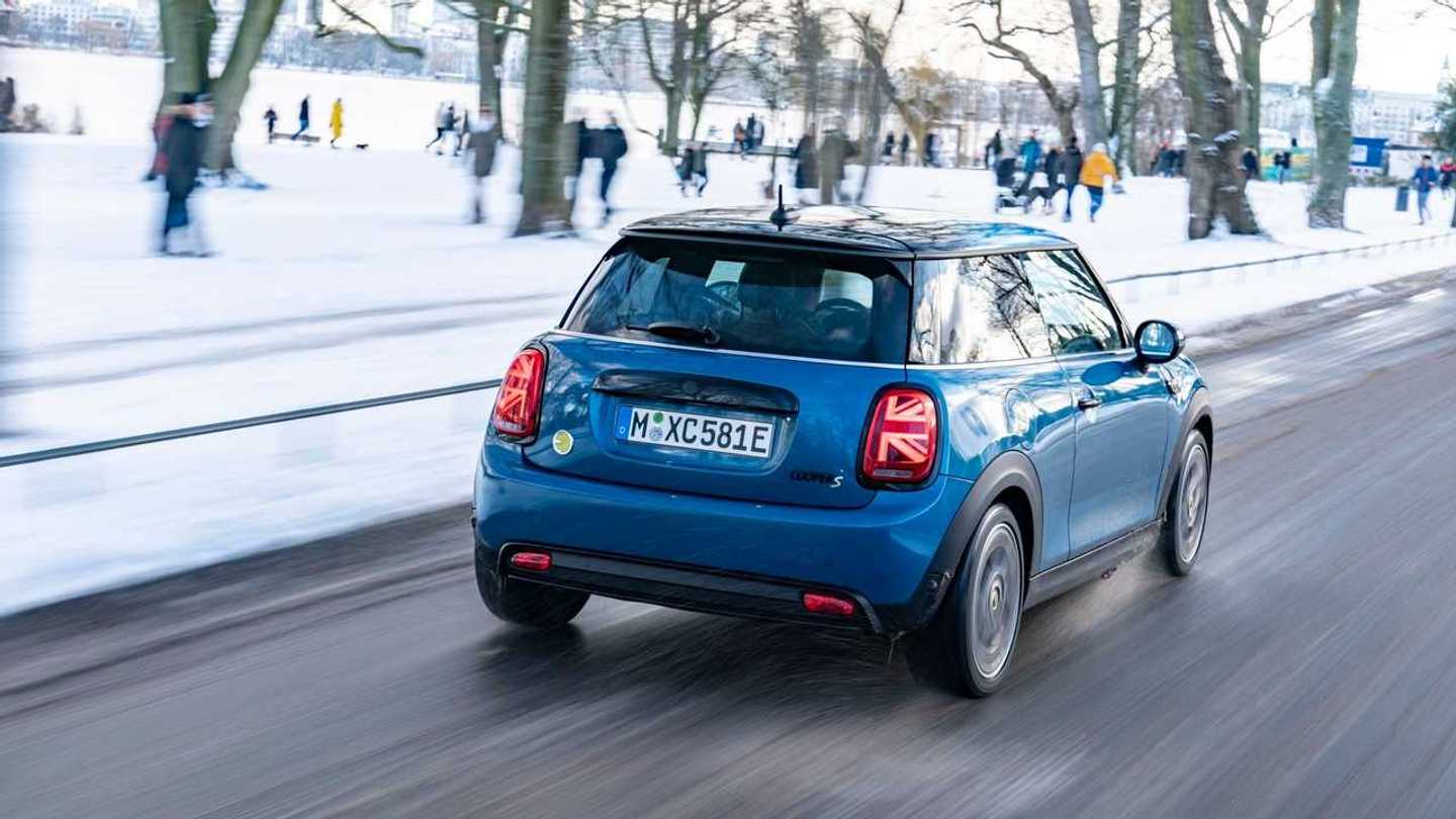 MINI Introduces Cooper SE Electric Collection