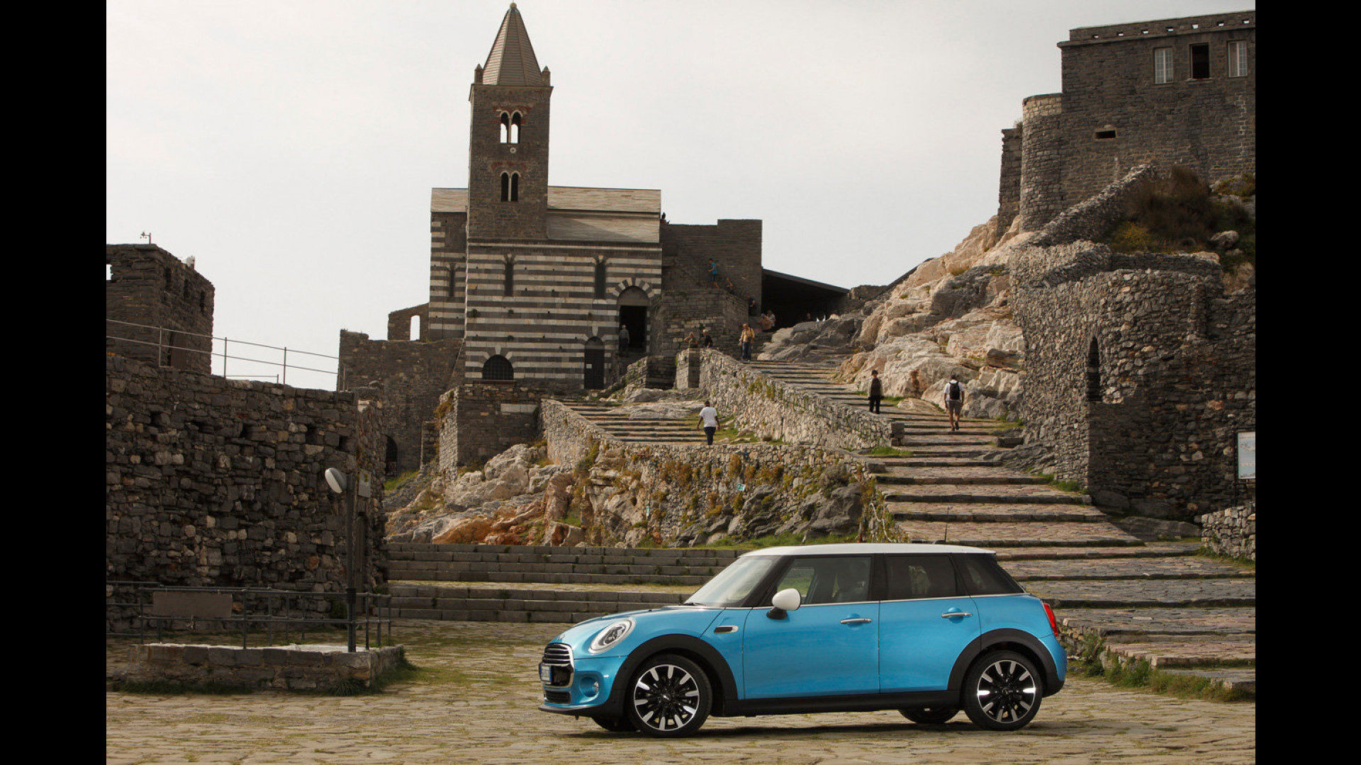 MINI 5 porte, quella giusta da "vivere" e da guidare