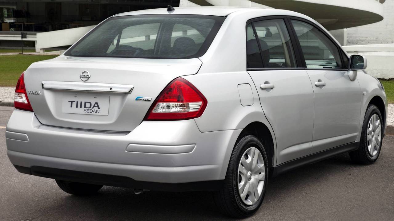 Nissan Tiida e Tiida Sedan têm 35.413 unidades convocadas no Brasil