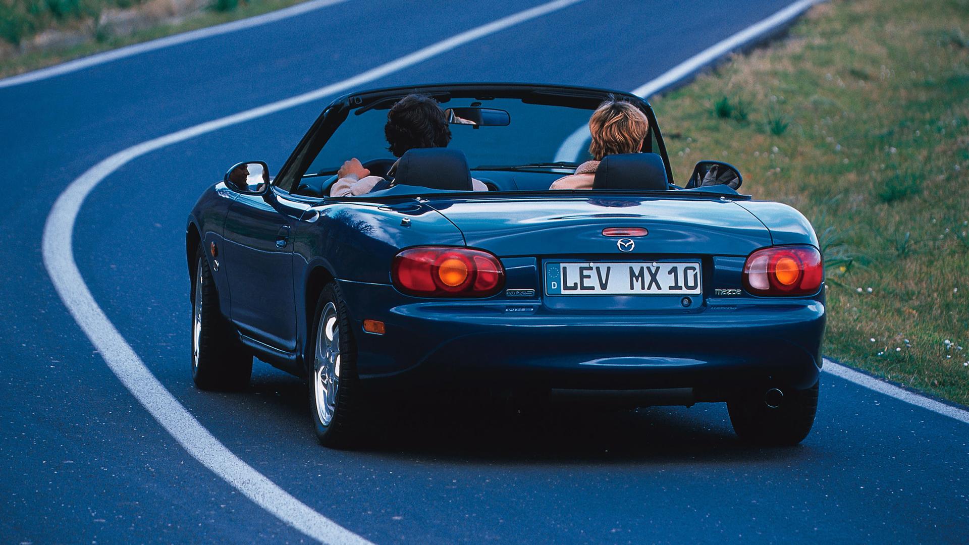 Este Mazda MX-5 con motor V10 existe y suena increíble