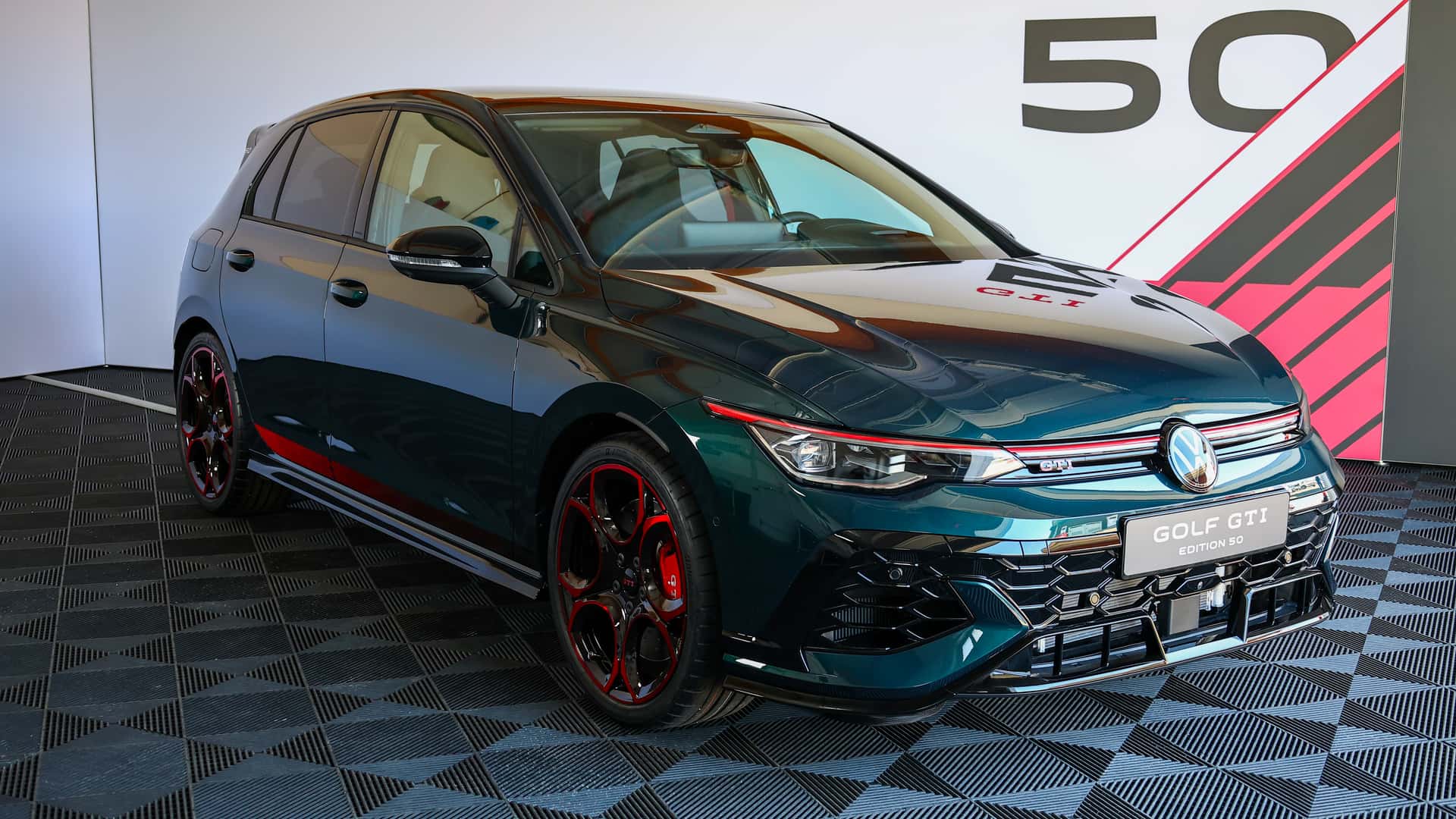 VW celebra 50 anos do Golf GTI – ALL THE CARS