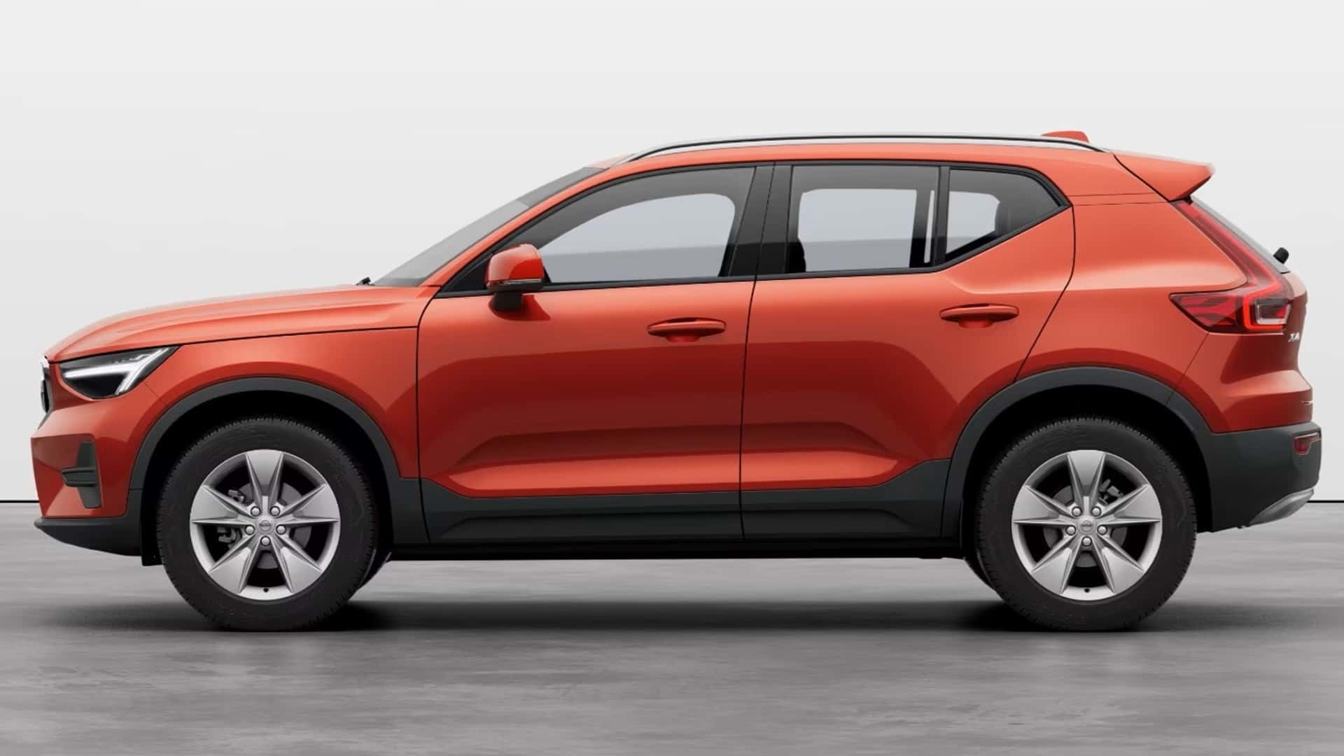 Nuevo Volvo XC40 2025: híbrido 48V, 4 cilindros, ACC, Eco… ¡casi 10.000 € menos!