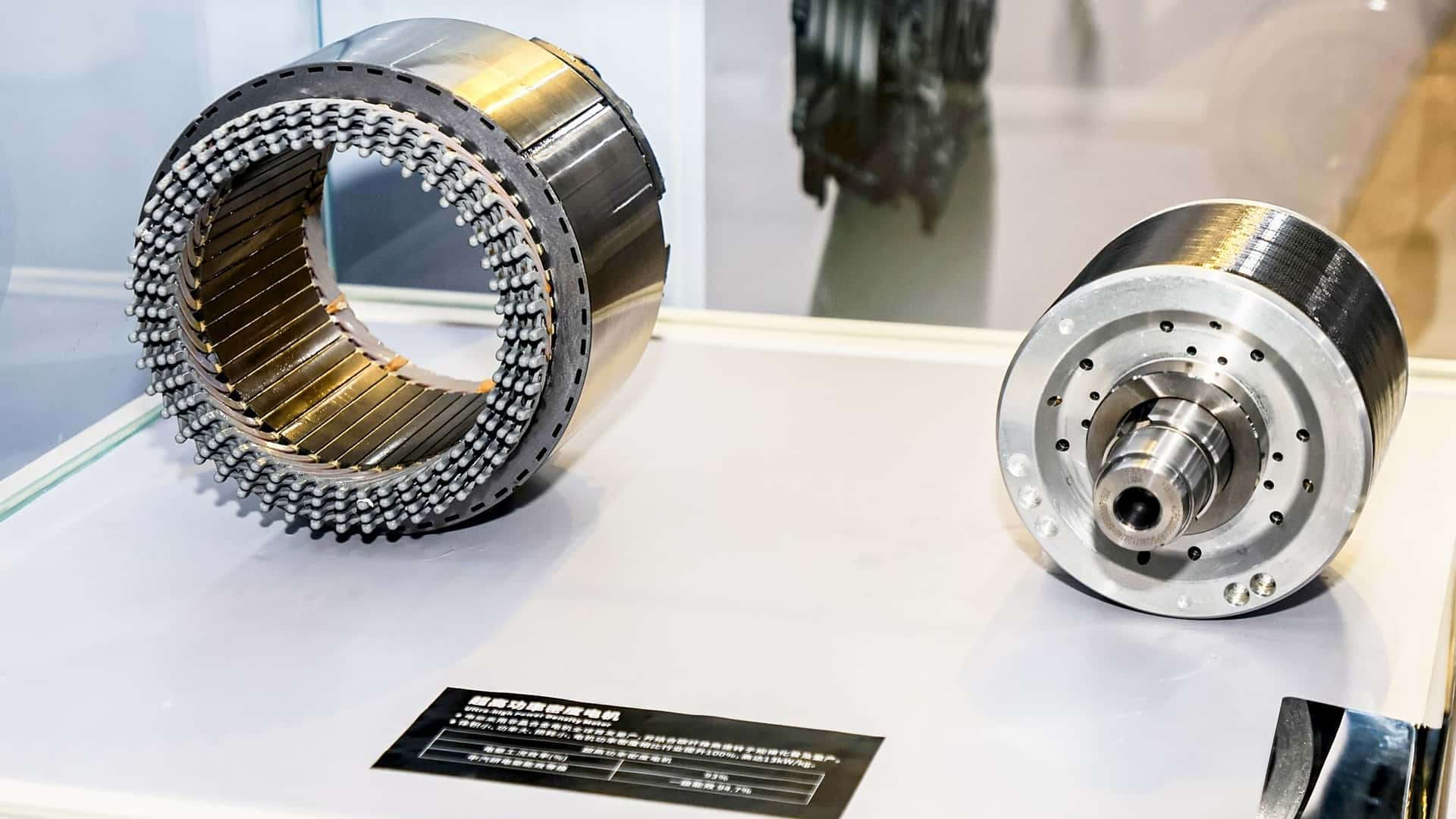 Novo motor elétrico com eficiência recorde de 98,5% tem início de produção