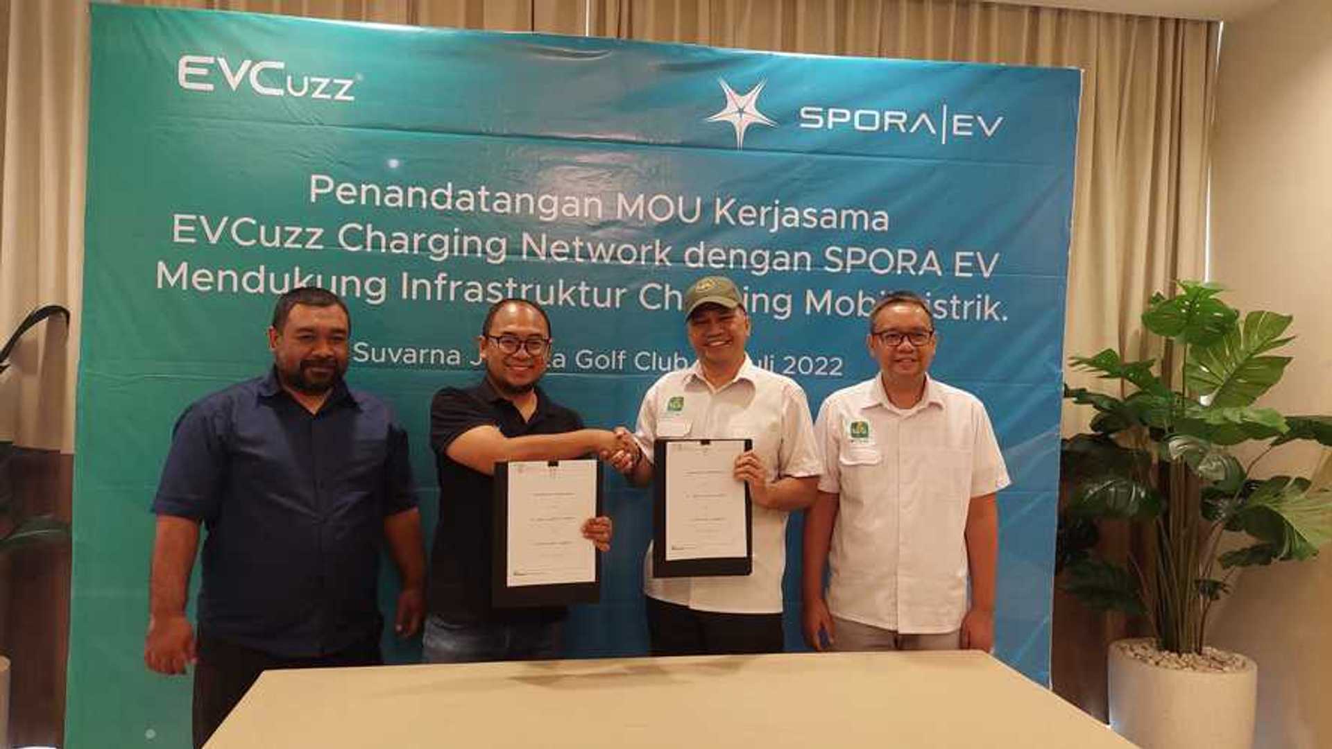 Spora EV Gandeng EVCuzz, Kembangkan Infrastruktrur Mobil Listrik