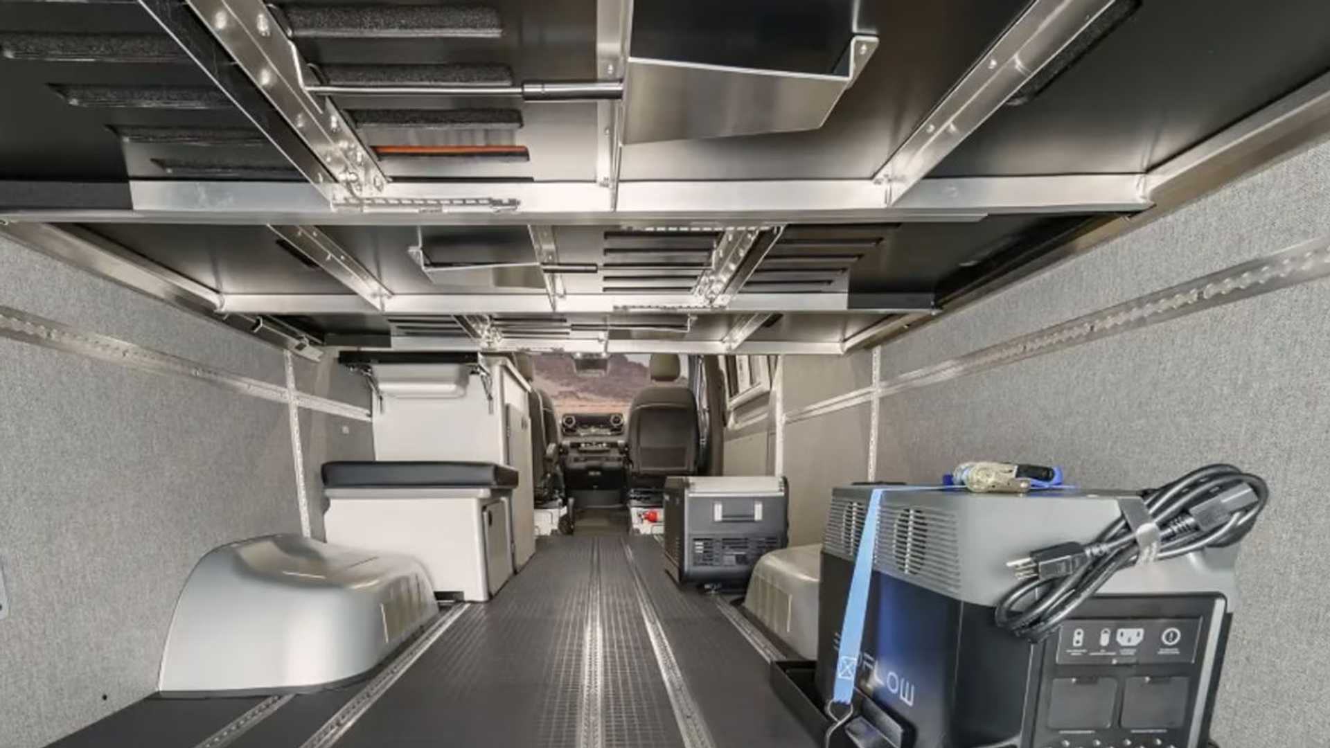 Winnebago Mercedes-Benz Sprinter, una camper 'Adventure Wagon'