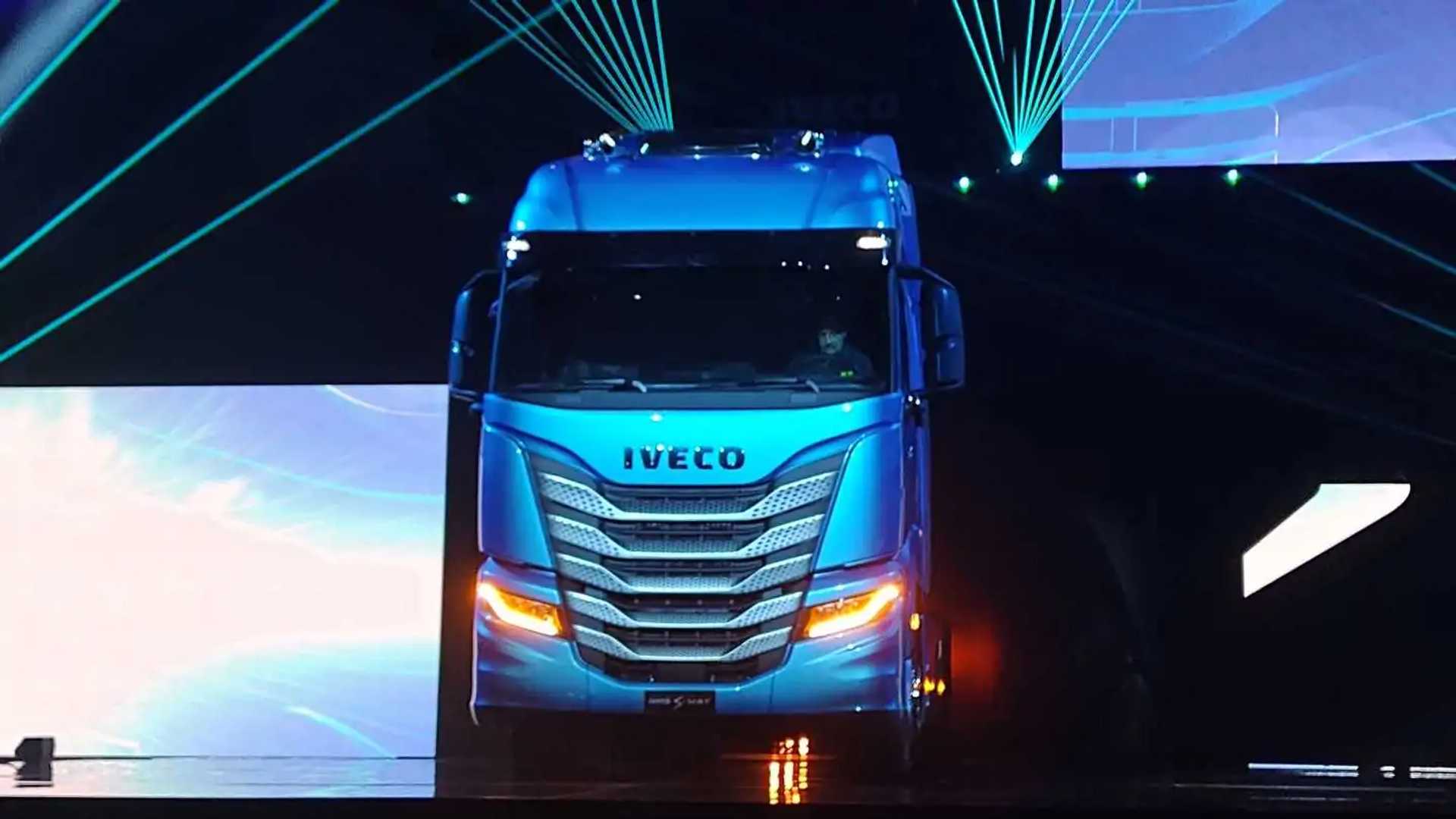 Iveco apresenta o S-Way no Brasil com motor de até 540 cv