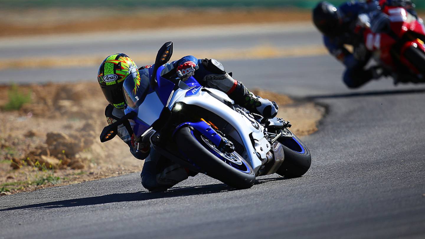 Superbike of the Year: Yamaha YZF-R1 vs Aprilia RSV4