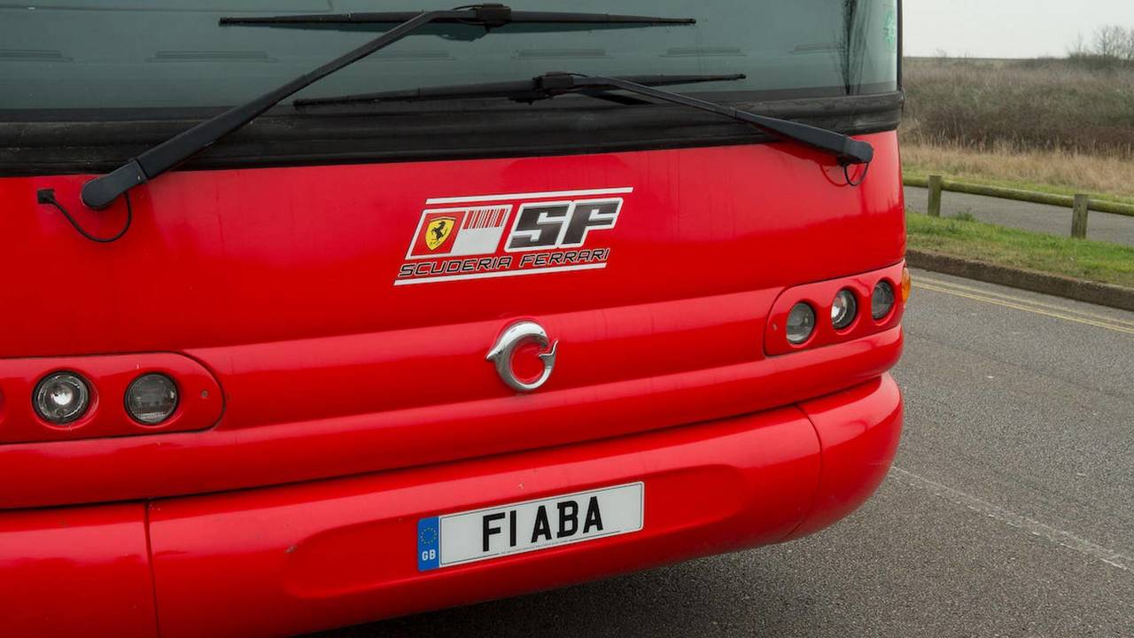 El bus de Michael Schumacher, en Ferrari, sale a la venta
